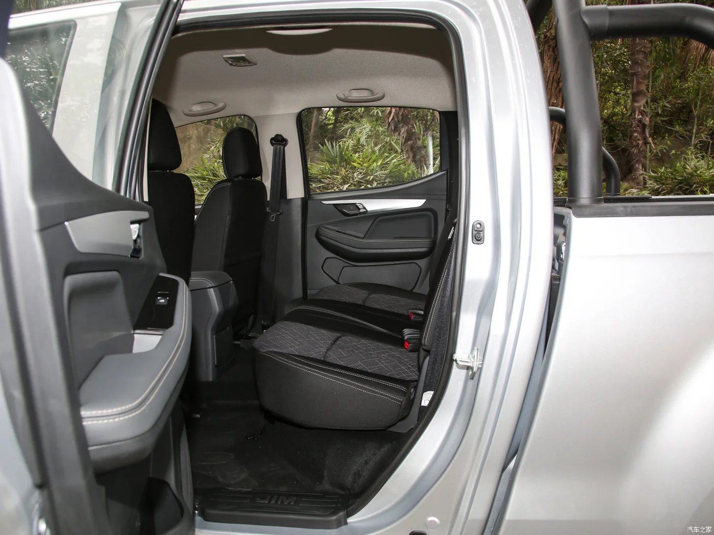 ISUZU JIM Auto Pickups - Turbocharged Evs with 5 Speed Manual