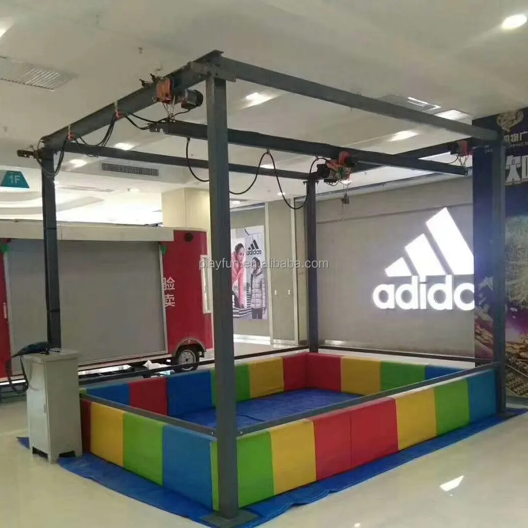 Human Claw Machine - Real Person Amusement Park Attractions