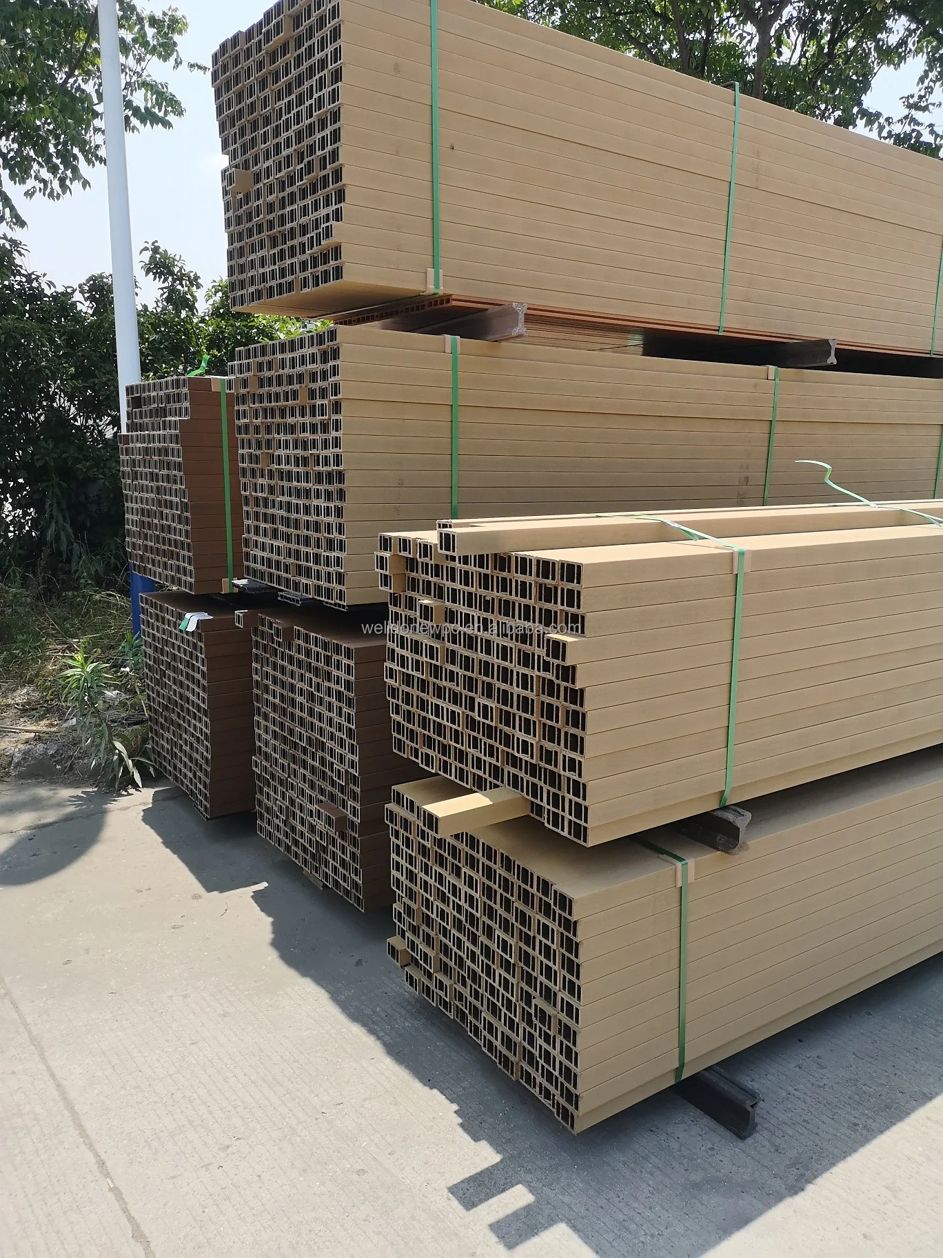 WPC Outdoor Square Hollow Teak Wood Timber Tube Building Materials