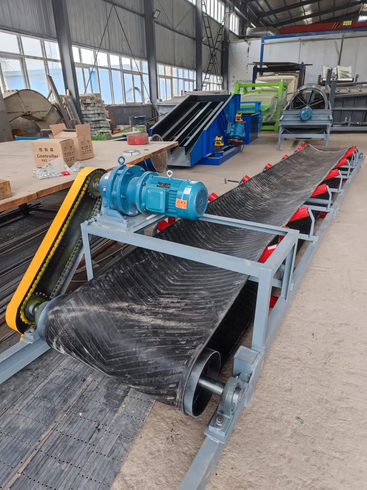 Truck Loading Radial Stacking Crawler Belt Conveyor Mobile Stacker ...