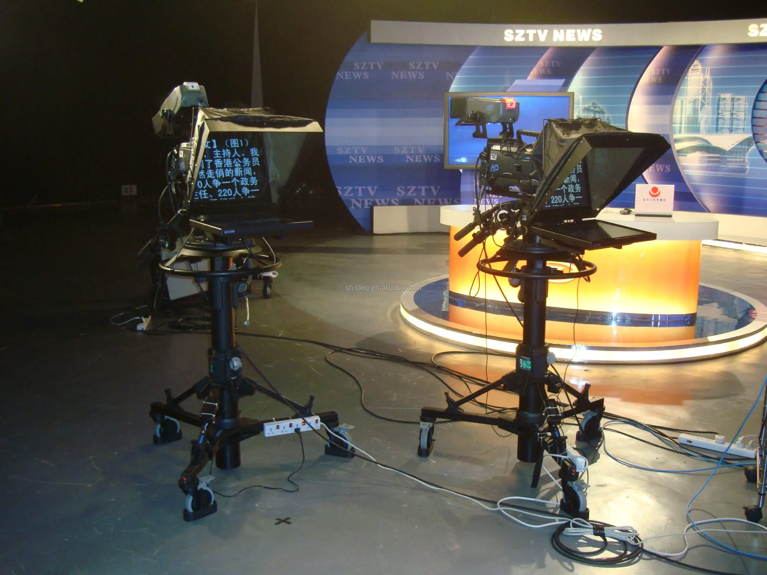 Broadcast Camera with Teleprompter - 19inch High Brightness