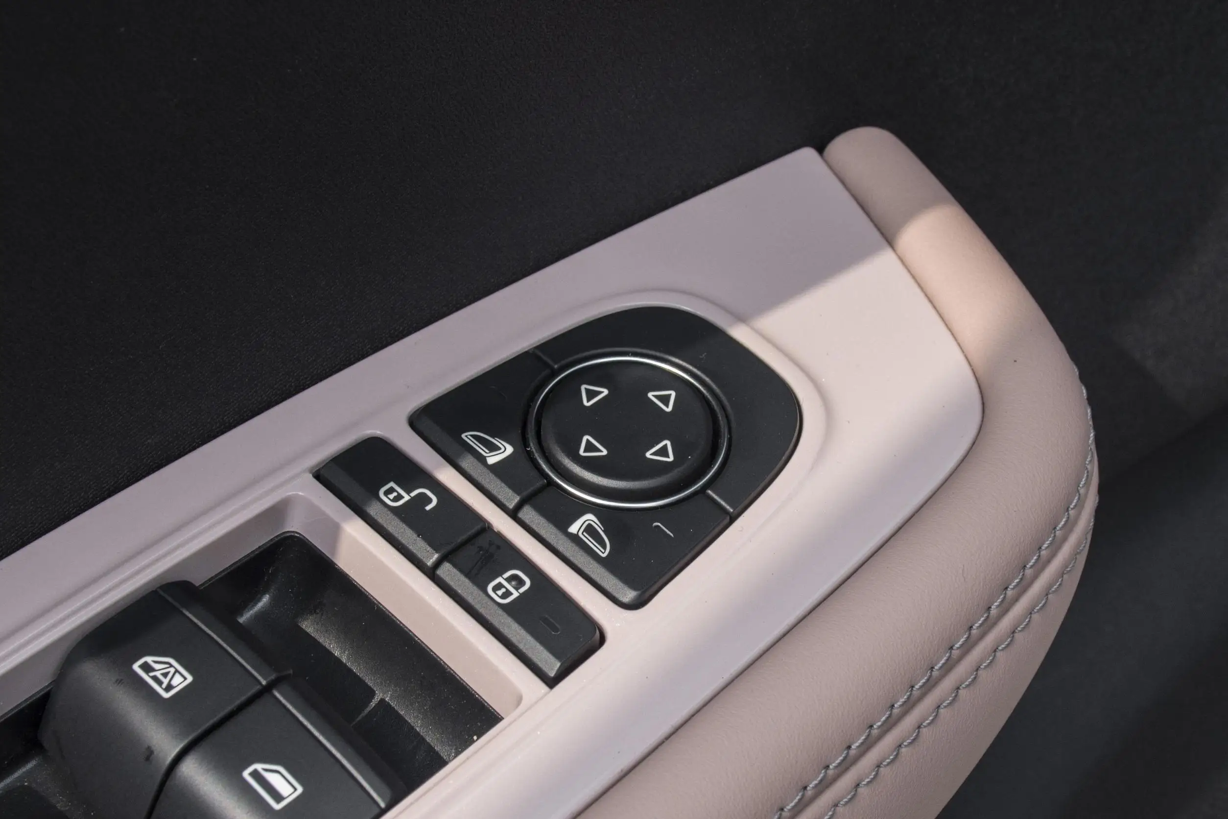 Byd Dolphin Five-door Five-seater Hatchback Electric Car High Speed ...