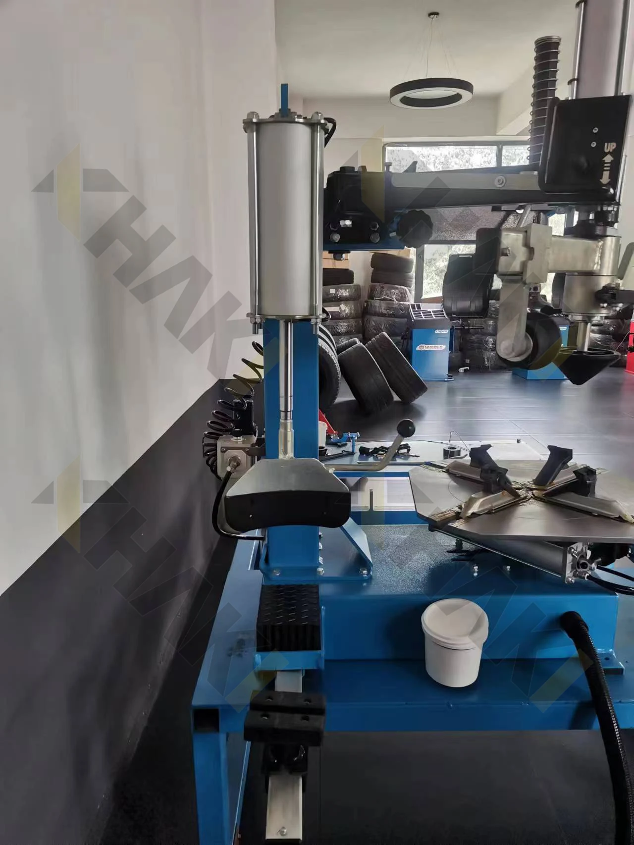 Pneumatic Tire Changer And 12v Wheel Balancer Machine For Road Service ...