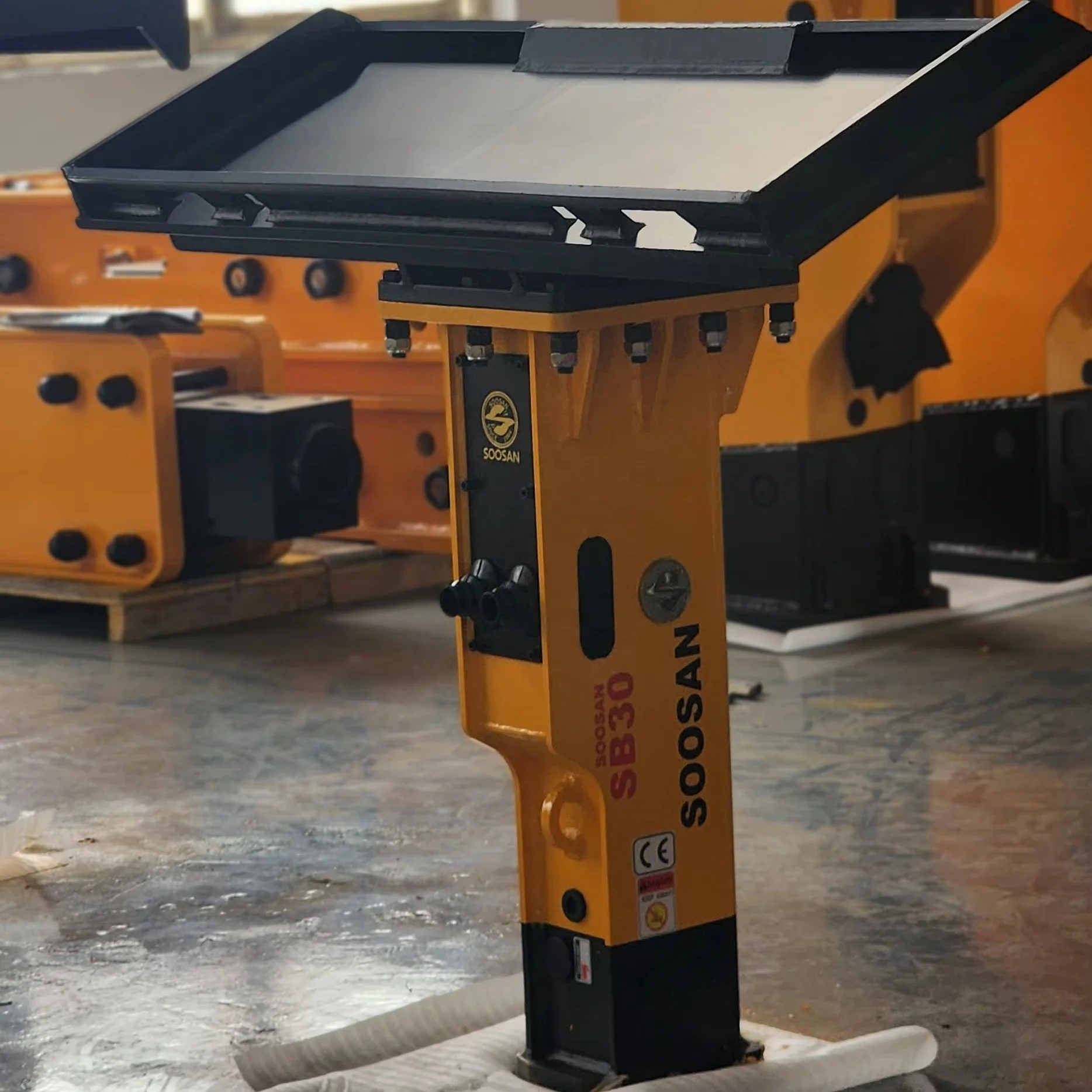 SOOSAN SB30 hydraulic breaker with skid steer top bracket ONE MONTH ...