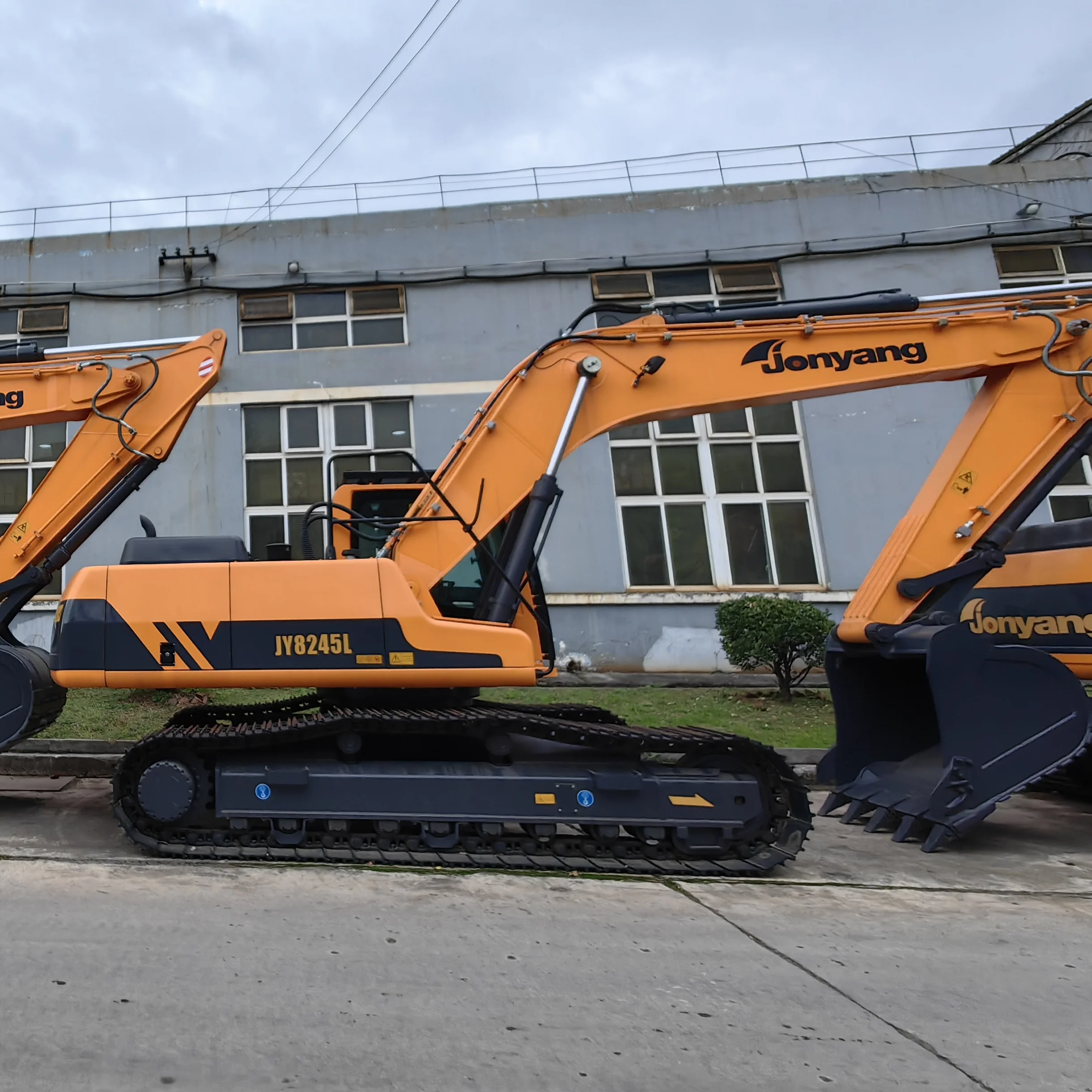 Hot selling Original Used medium digger Professional tracked excavator ...