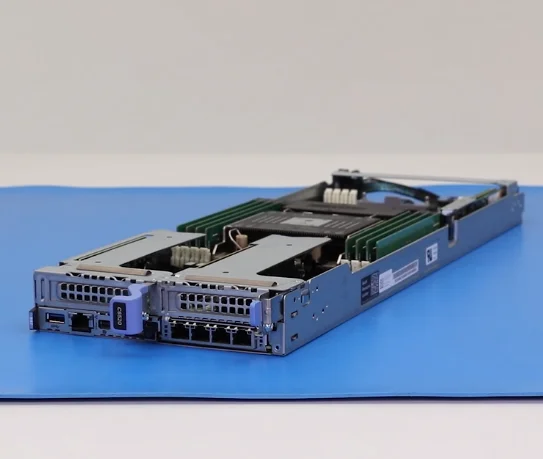 4 Independent Hot-Swappable 2-Socket C6520 Sleds in 2U C6400 Chassis