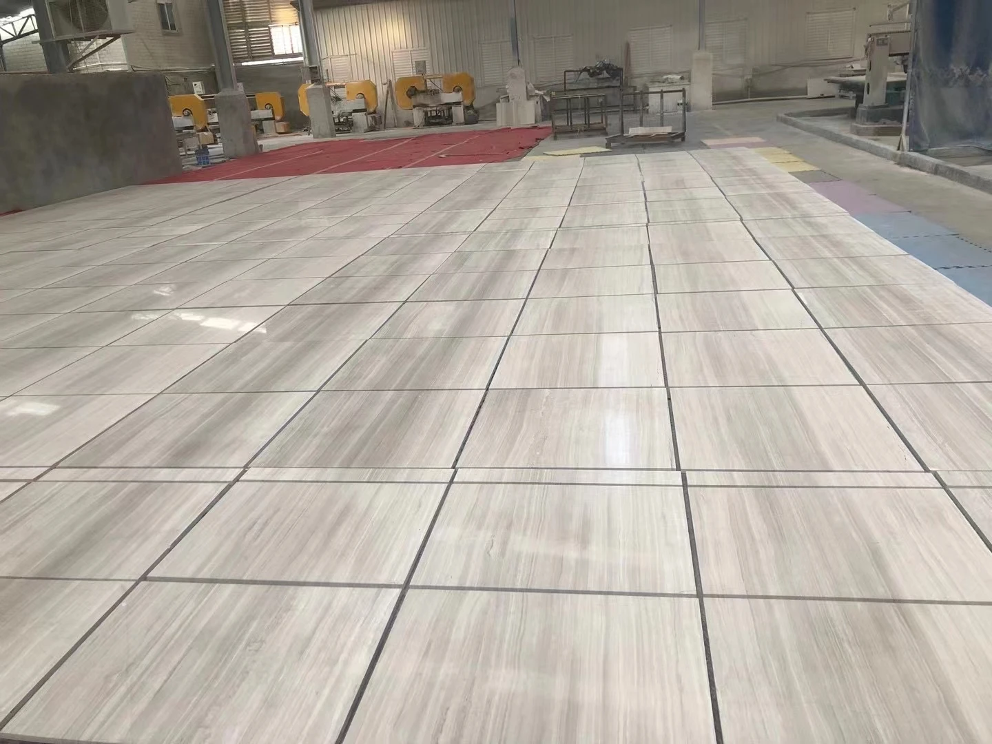 Elegant White Serpeggiante Wood Marble Tiles for Interior