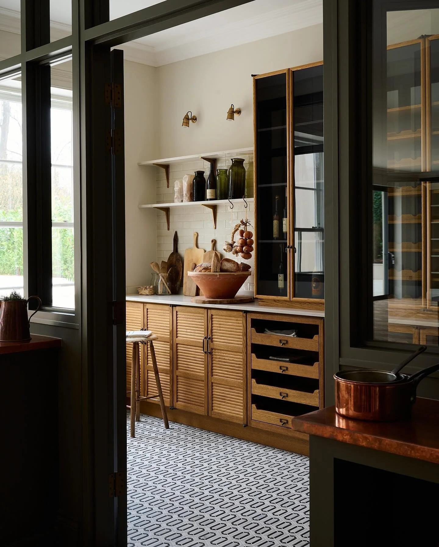Vermonhouzz Modern Kitchen Design - Customized Cabinets