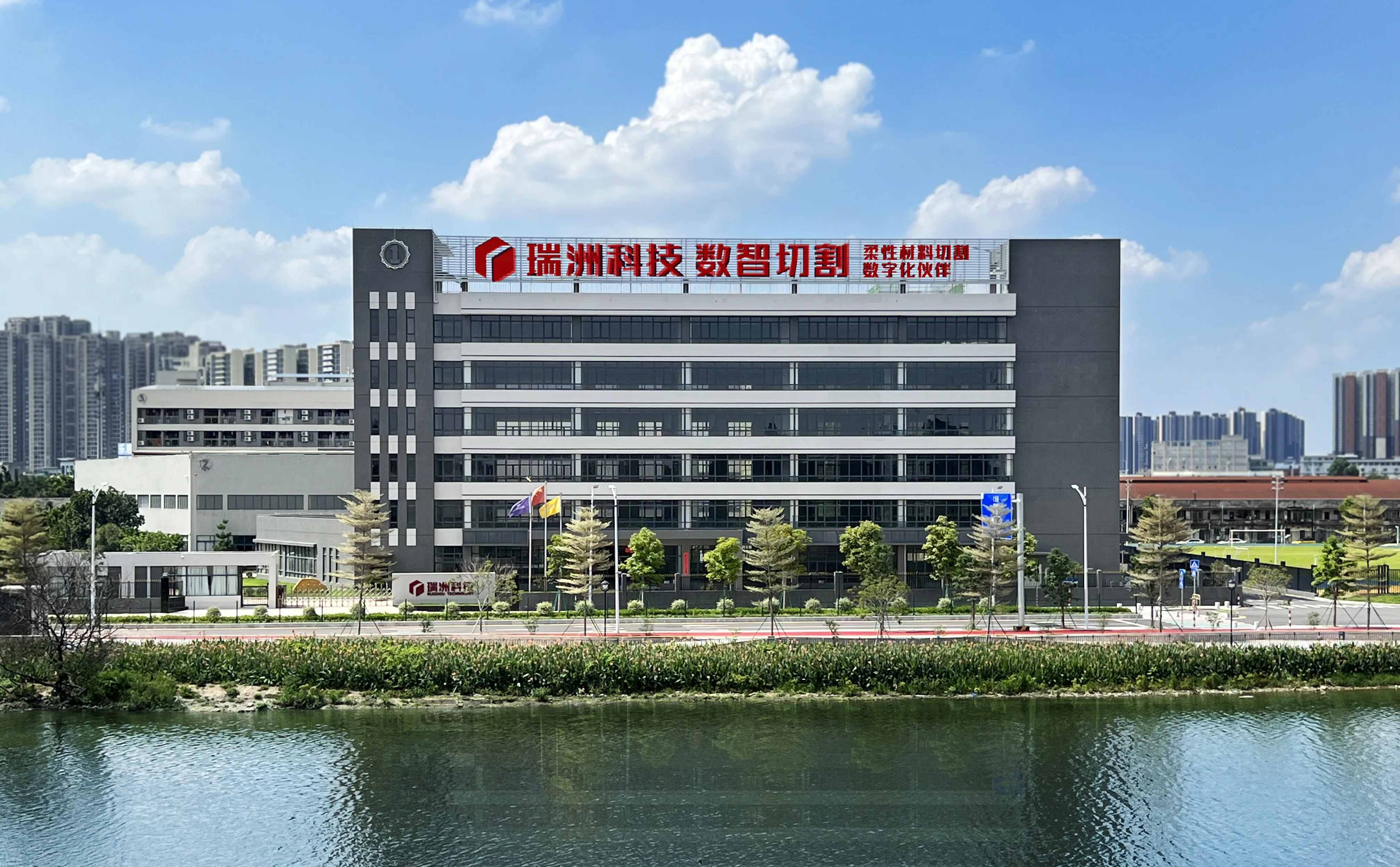 RUIZHOU Digital Cutter - Precision Cutting for Composites