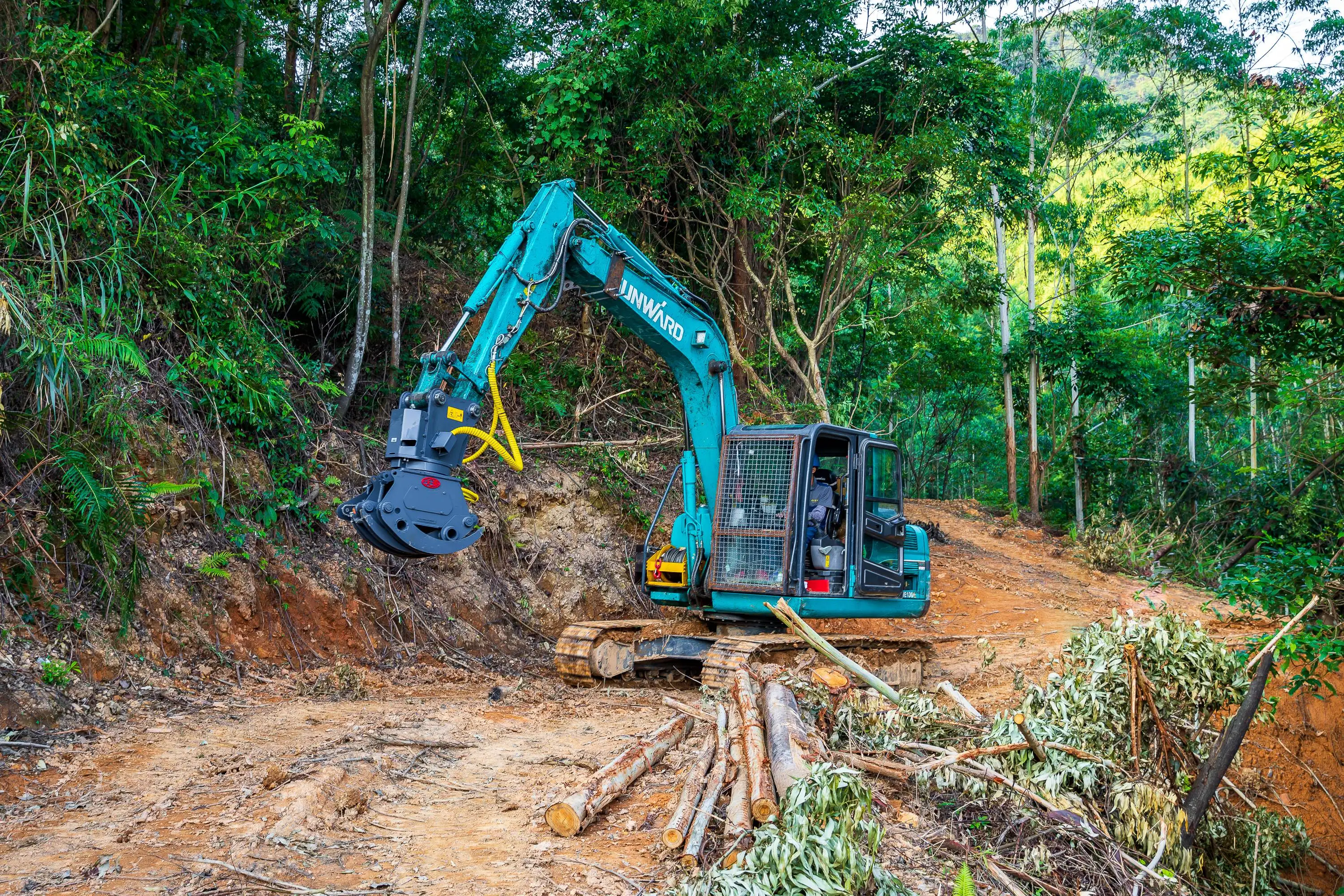 Double Cylinder Hydraulic Grapple Saw Xuvol Diesel Slew Drive Log ...