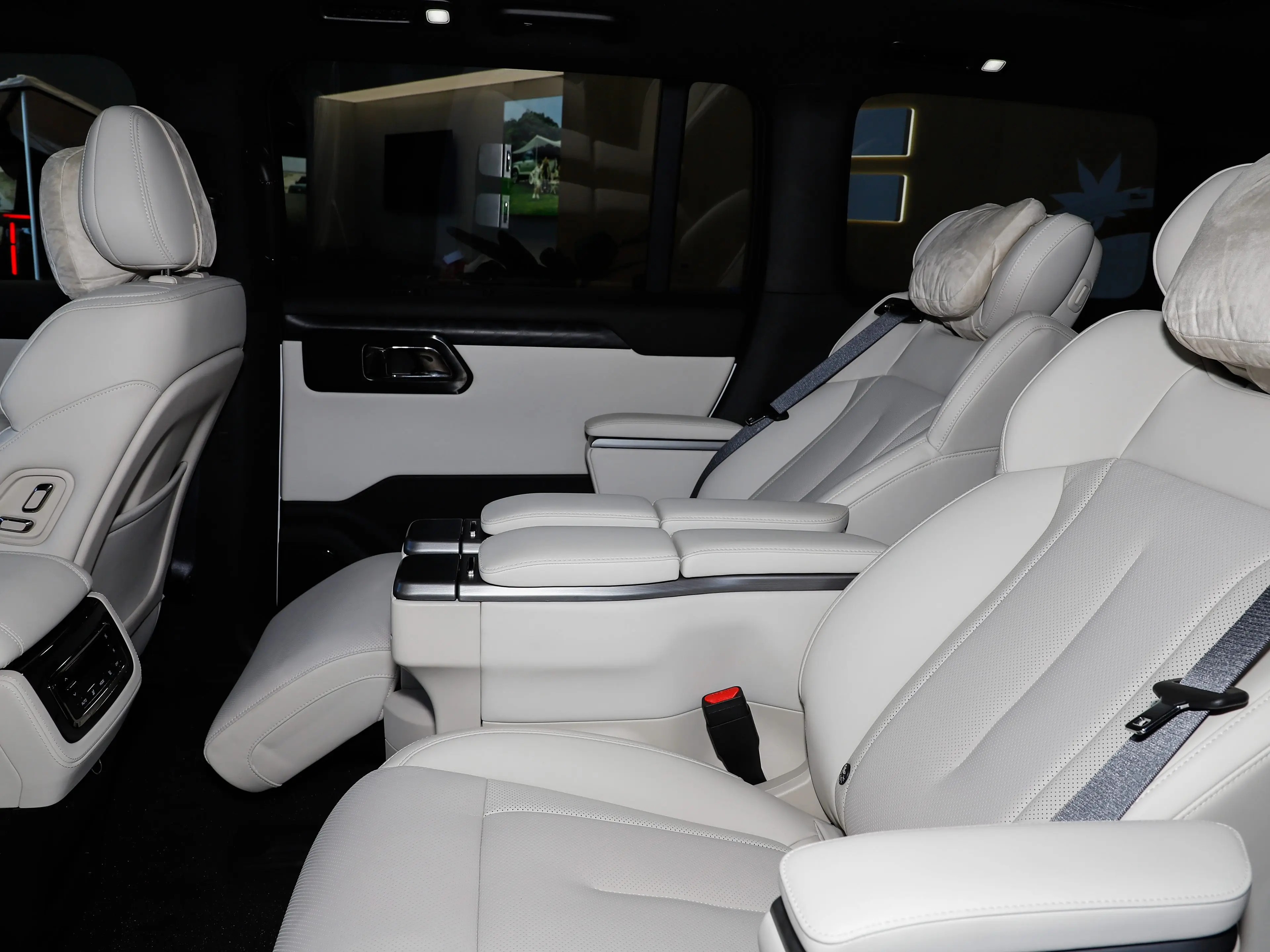 ROX 01 Advanced SUV Ultimate Family Companion with 306km EV Range 6/7 ...