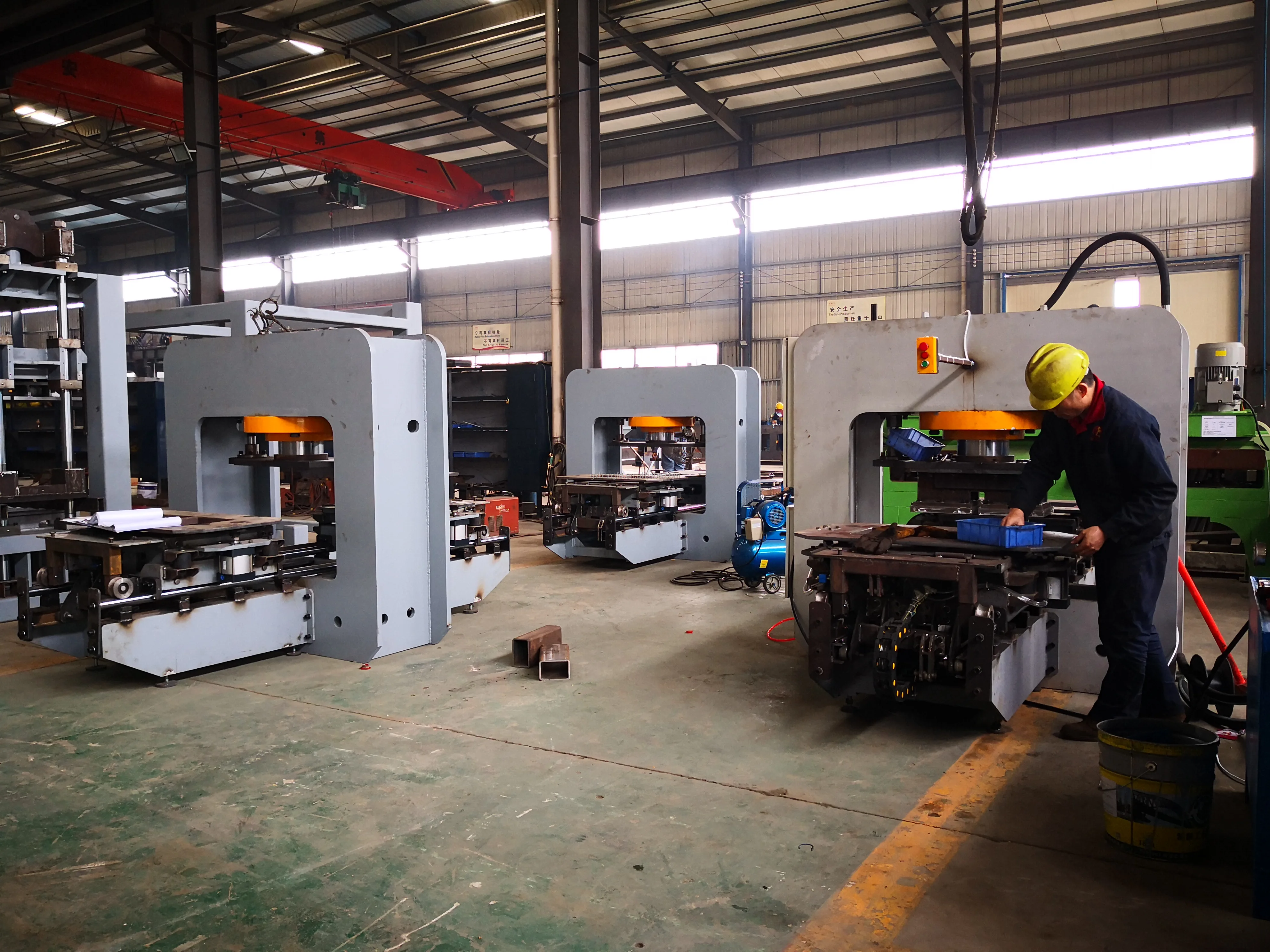 Hongfa Hft300 Plc Hydraulic Brick Machine Four-pillar Strong Pressure ...