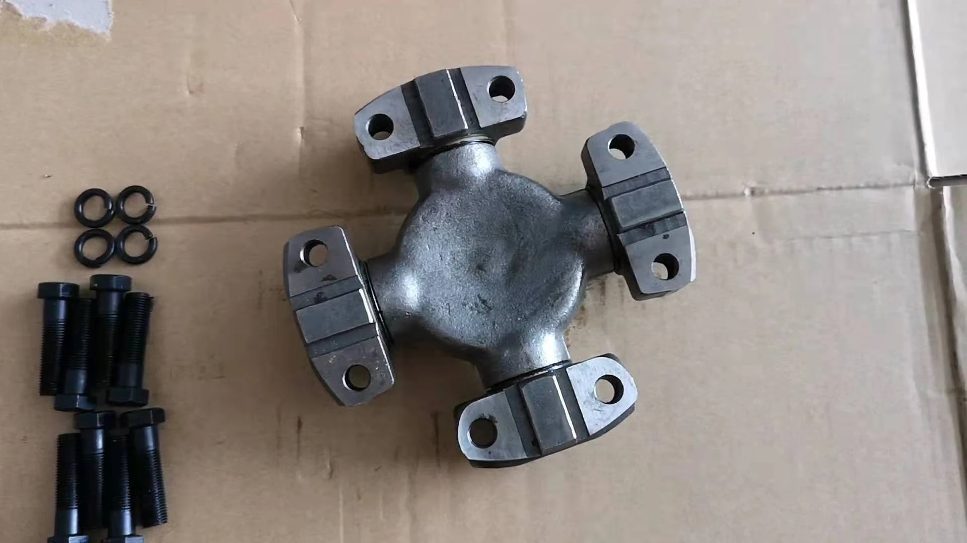 Universal Joint Cross 1373001001 GUIS67 for Isuzu Heavy Trucks ...