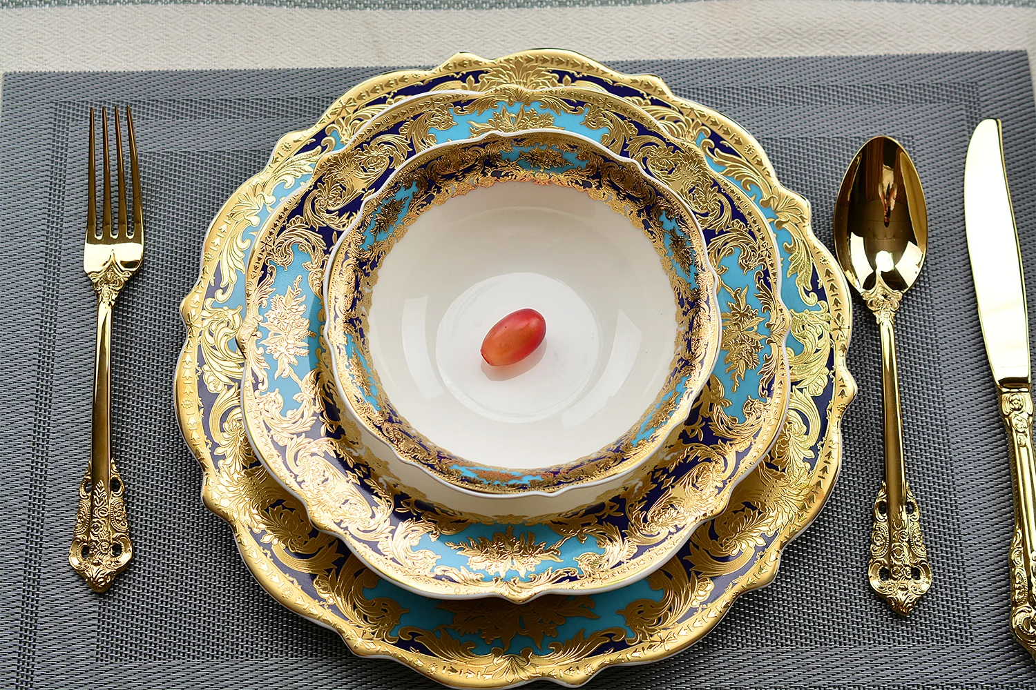 Karosa Design 98 Pcs Bone China Dinnerware Set - Luxury Embossed Gold ...