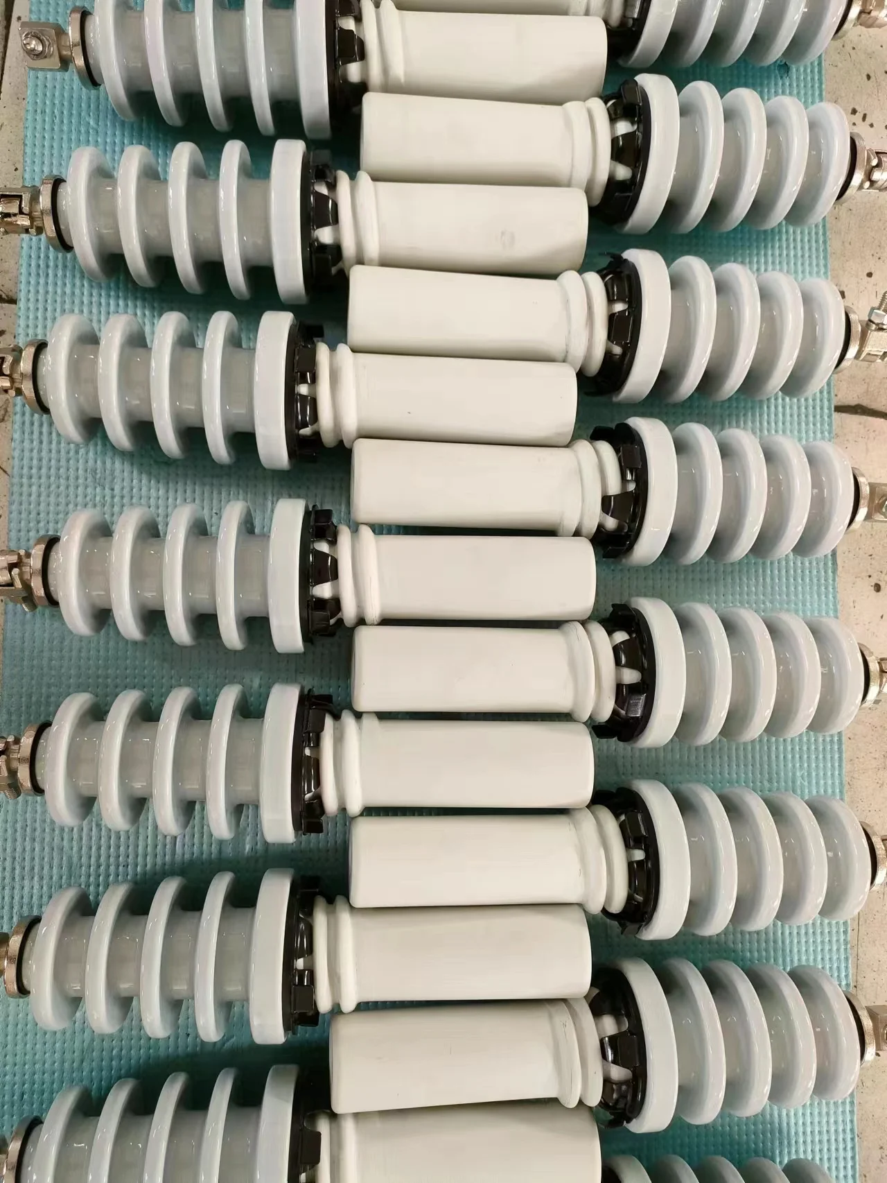 Ansi Din En Standard Transformer Insulating Bushing Assembly 15kv~27kv ...