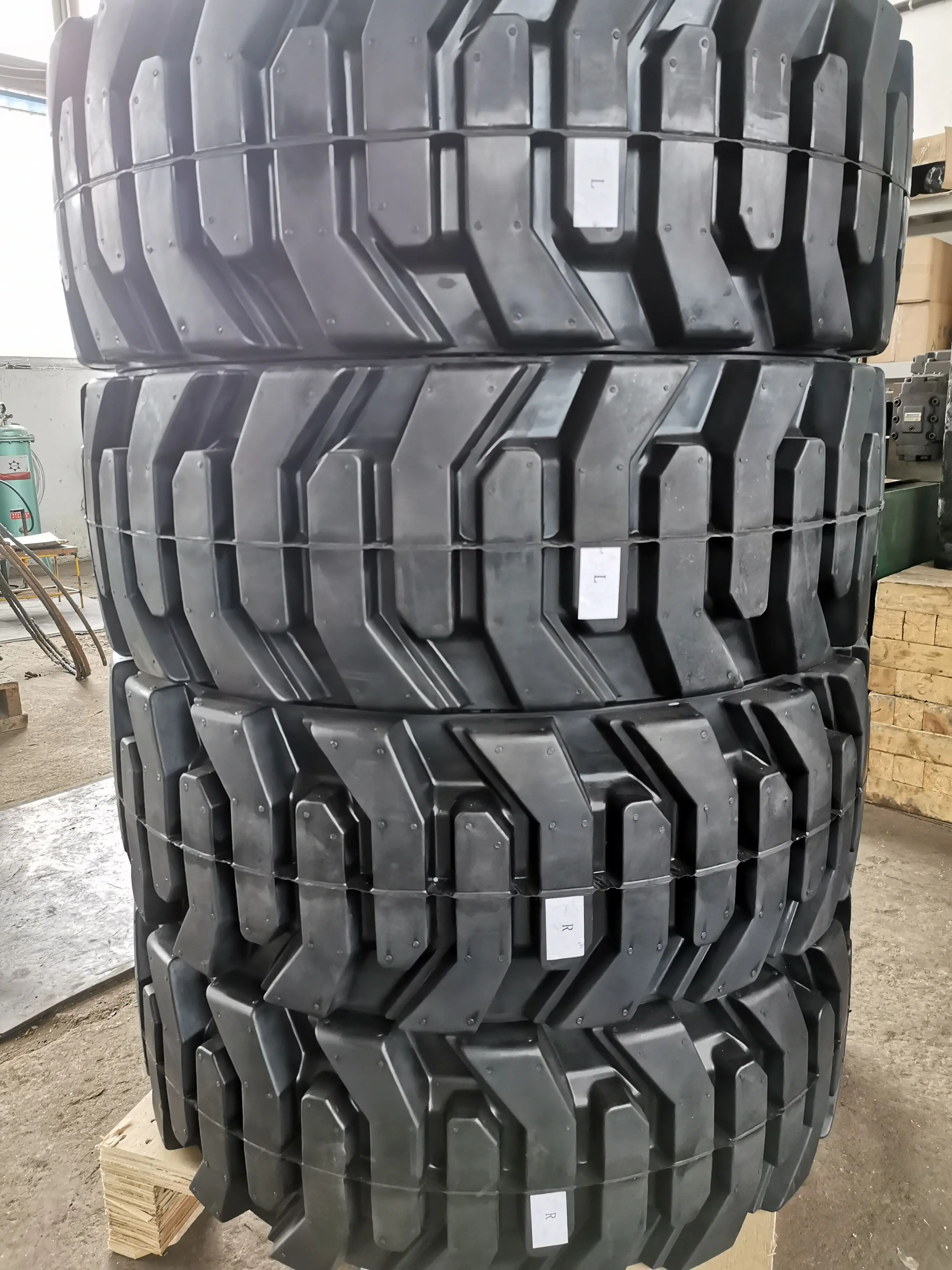 Wholesale Skidsteer Tires with Rims Loader Solid Tyres 12-16.5 for Case ...