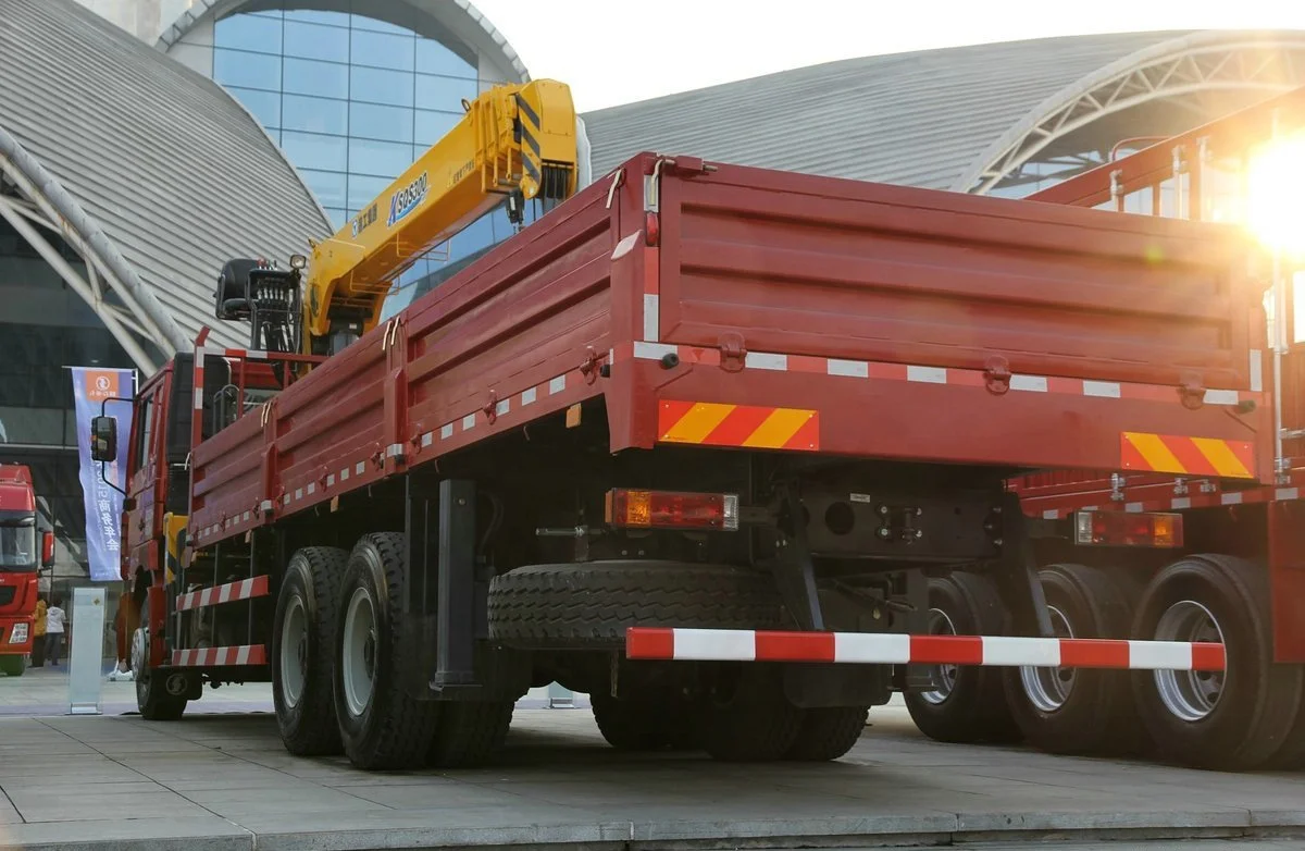 Shacman F3000 Cabin 10 Tons Loading Crane 14m Lift Boom With Cargo ...