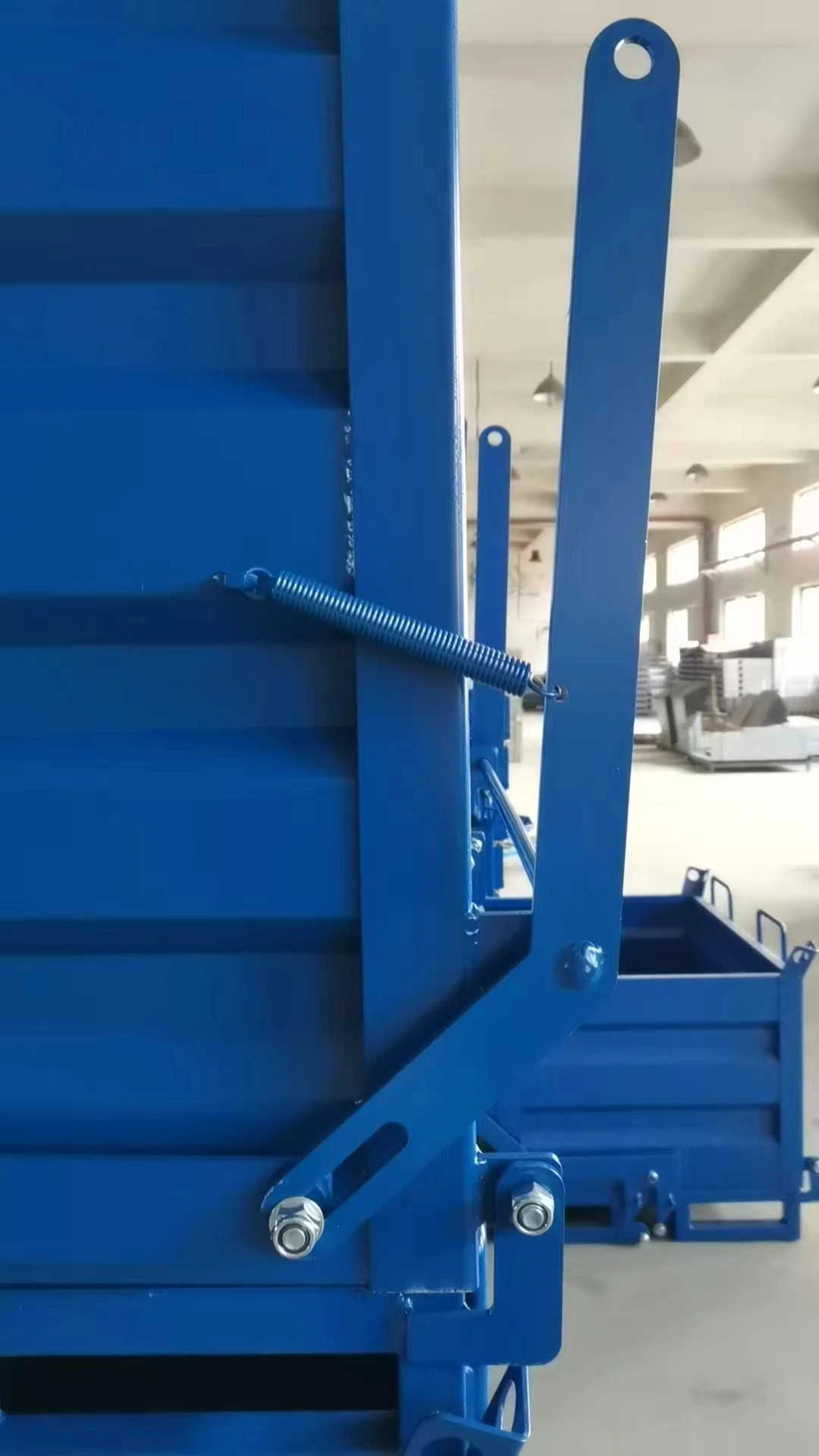 Heavy Duty Iron Waste Bin - 1T-2T Capacity for Warehouses
