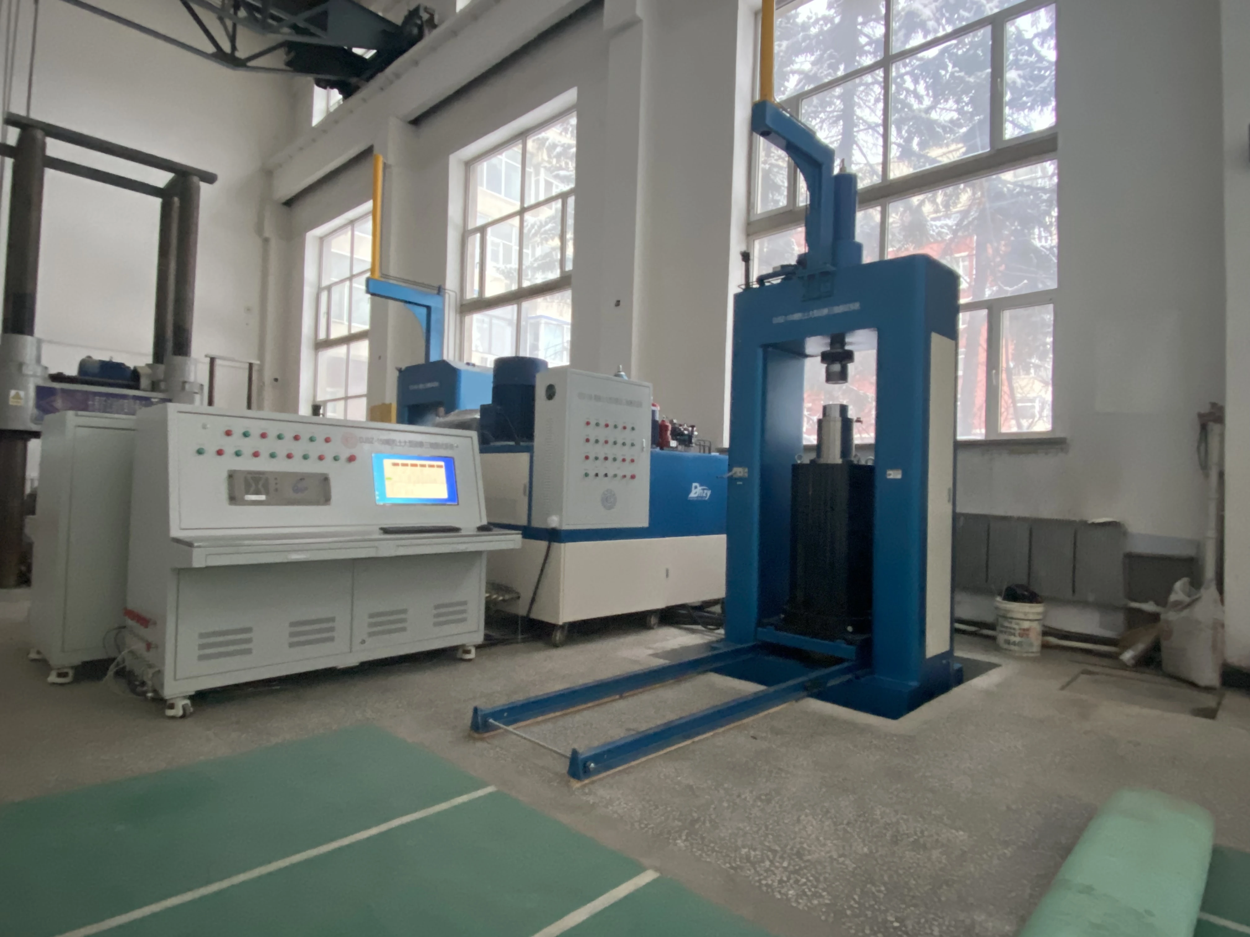 Dynamic And Static Triaxial Testing Equipment For Coarse-grained Soil ...