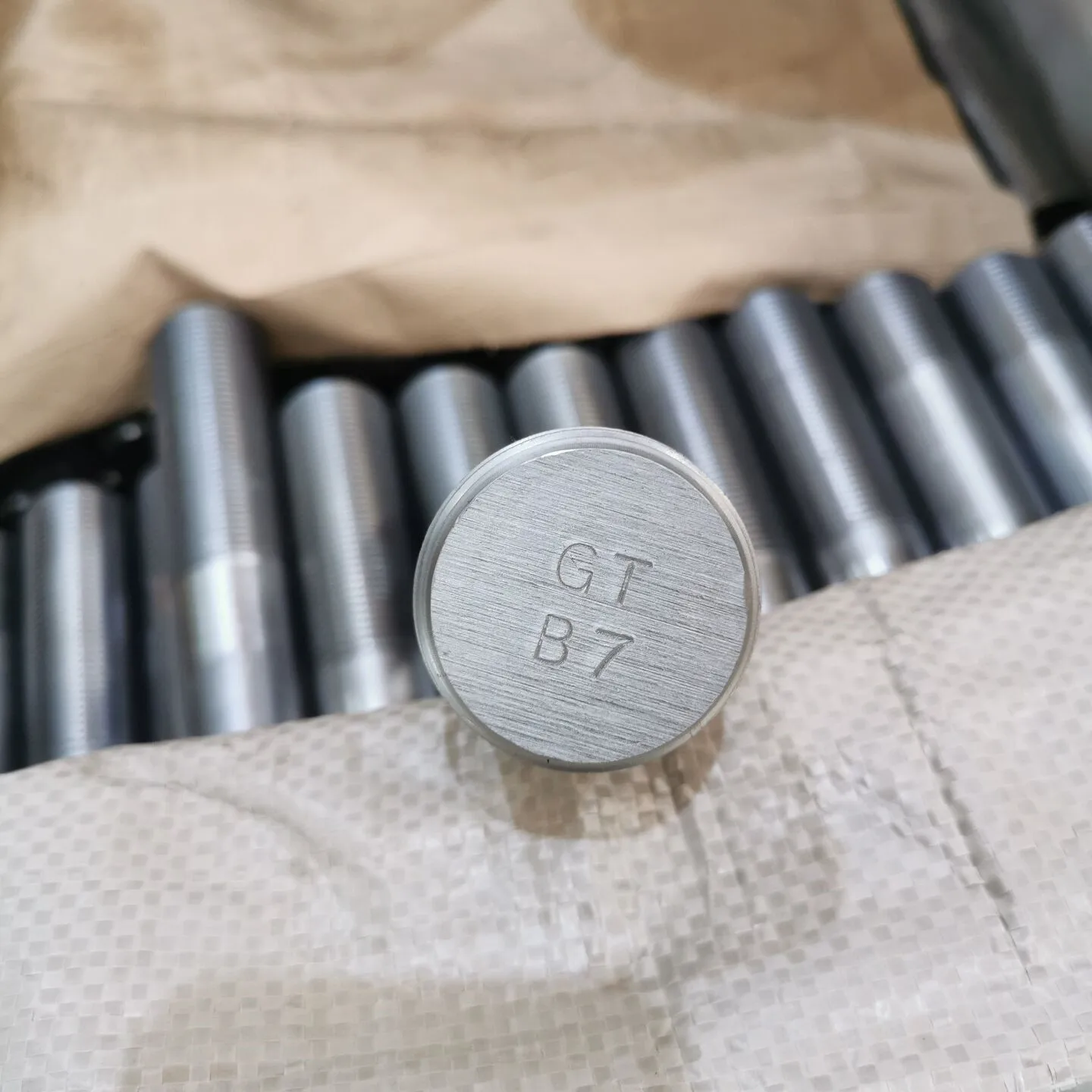 High Strength Steel Din976 A320 Gr L7 L43 Grade Stud Bolt C/w 2 Nuts Gr ...