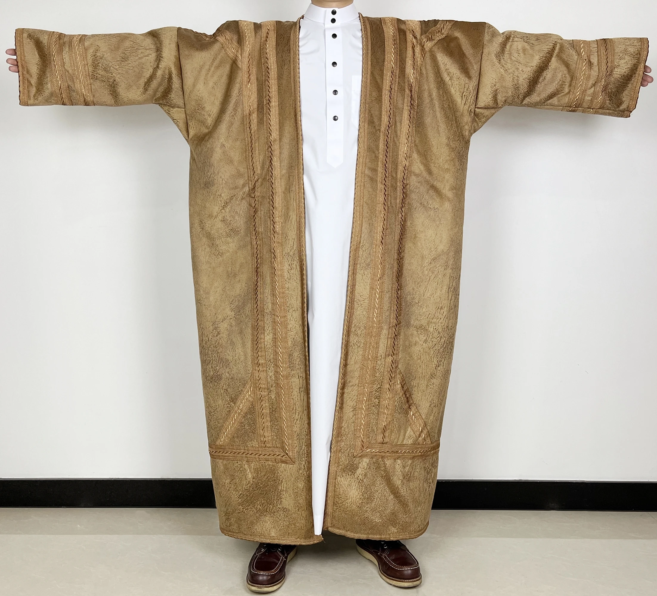 Custom Islamic Saudi Arabian Winter Thick Warm Suede Bisht for Men
