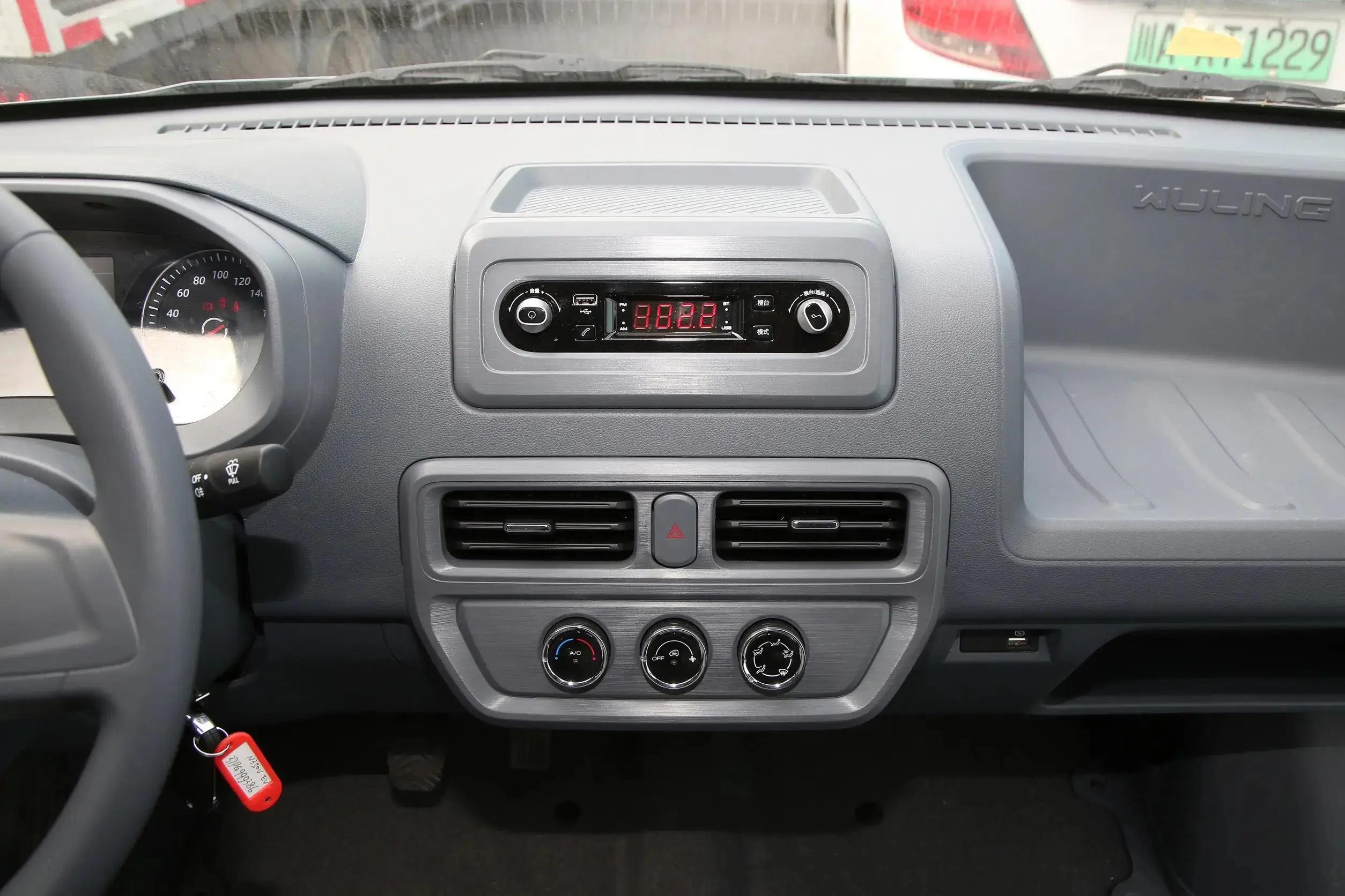 Wuling MPV Electric Mini Bus Taxi - Efficient & Reliable