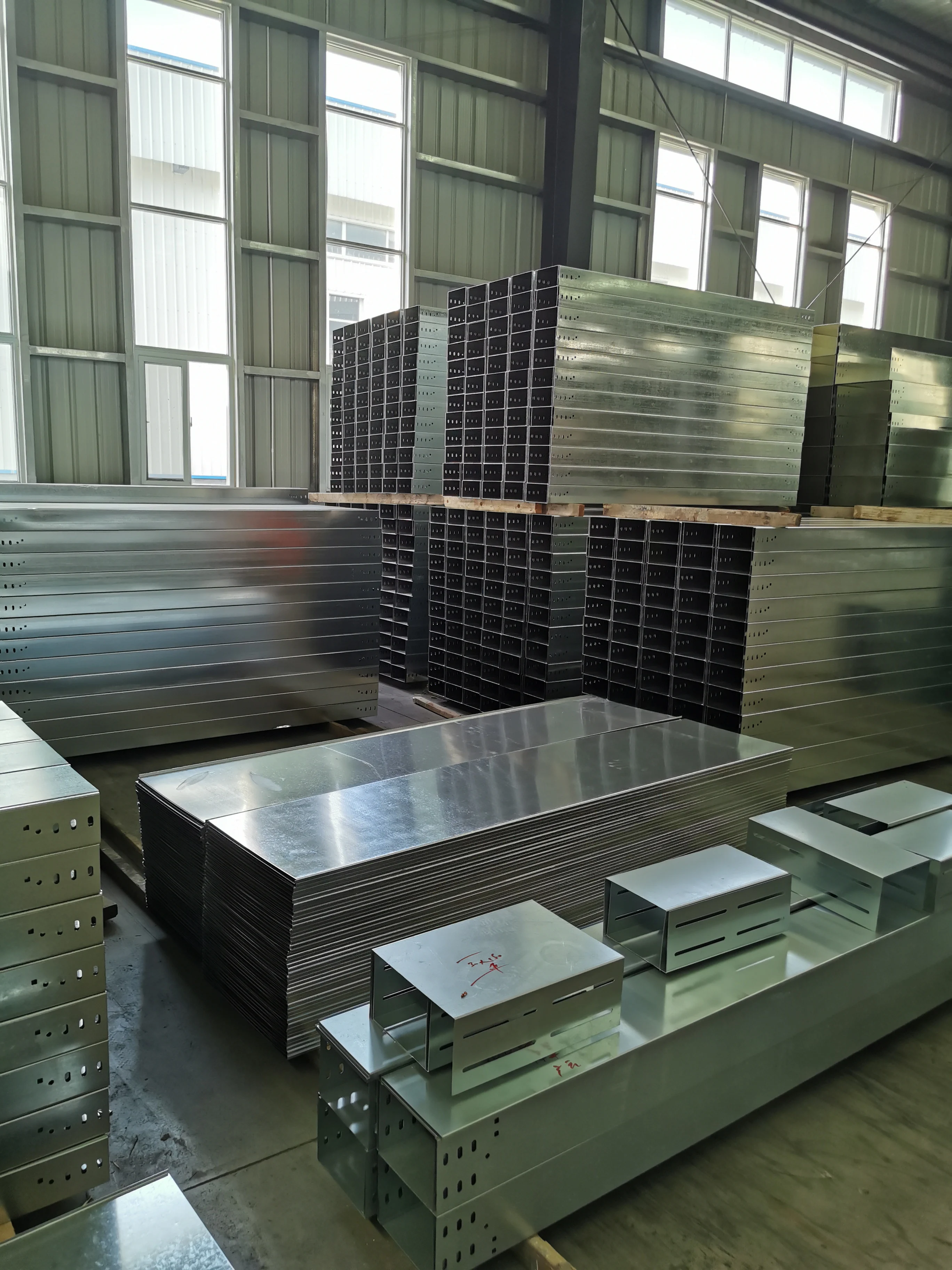 Waterproof Aluminum Ventilated Cable Tray Support Raceway Powder Coated ...