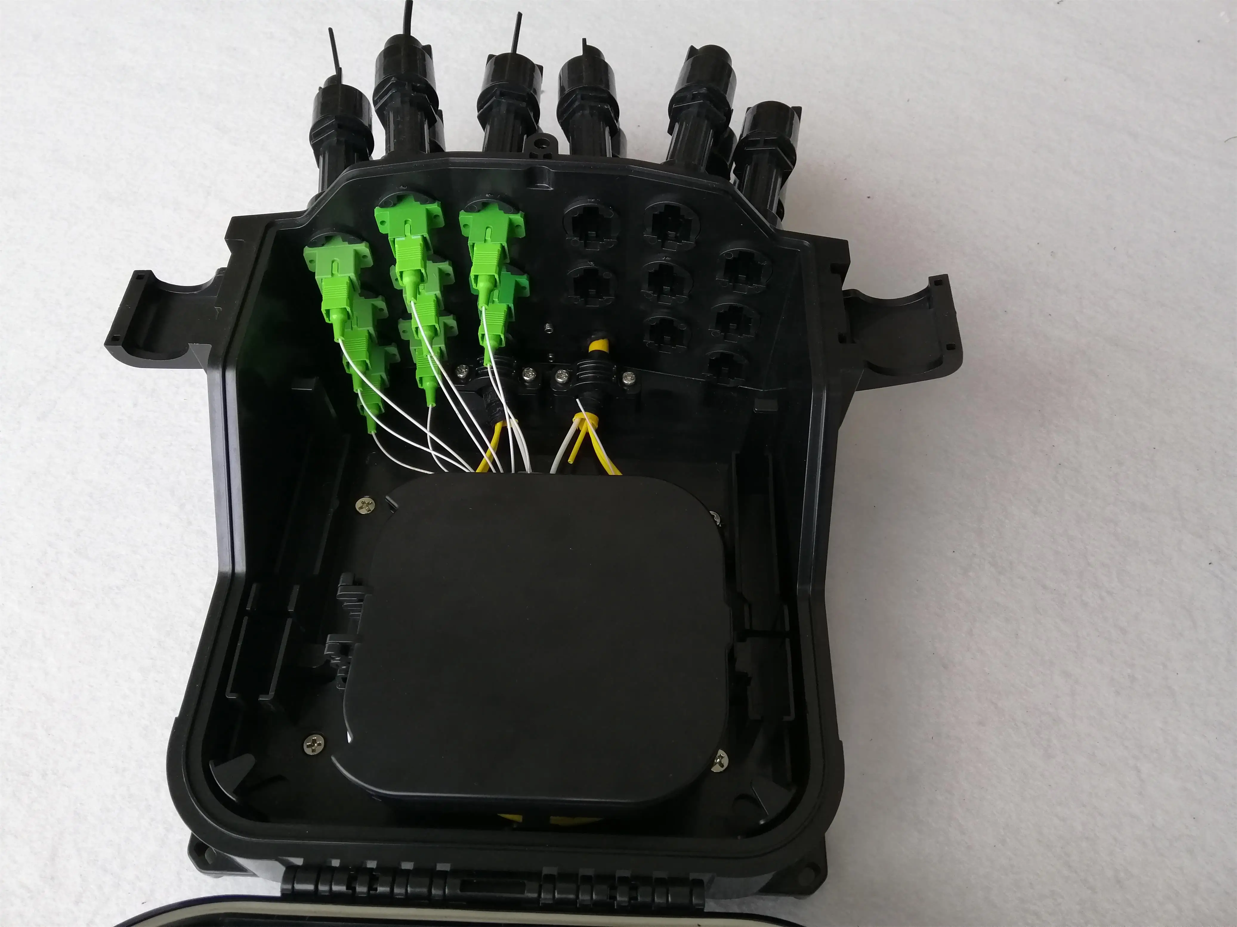 Outdoor Wall Mounted Fiber Optic Terminal Box 16 Sc Adapter Output ...