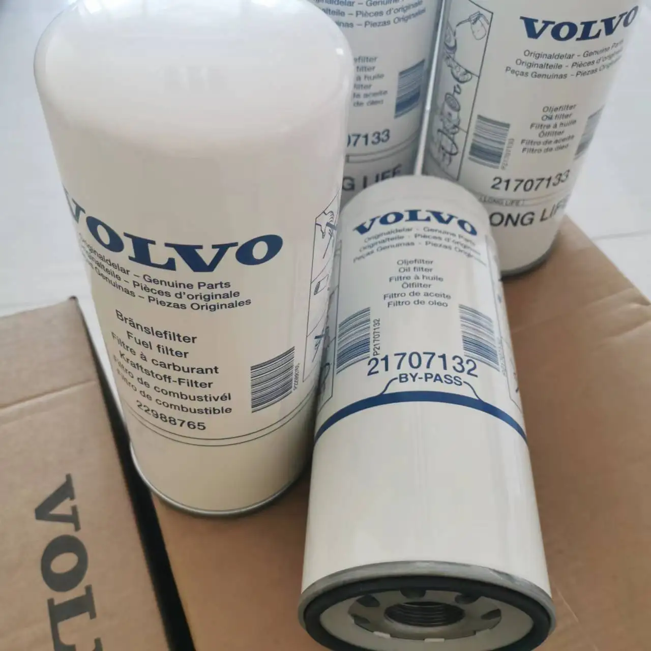 Heavy Truck Diesel Engine Fuel Filter 22480372 15126069 P550529 ...