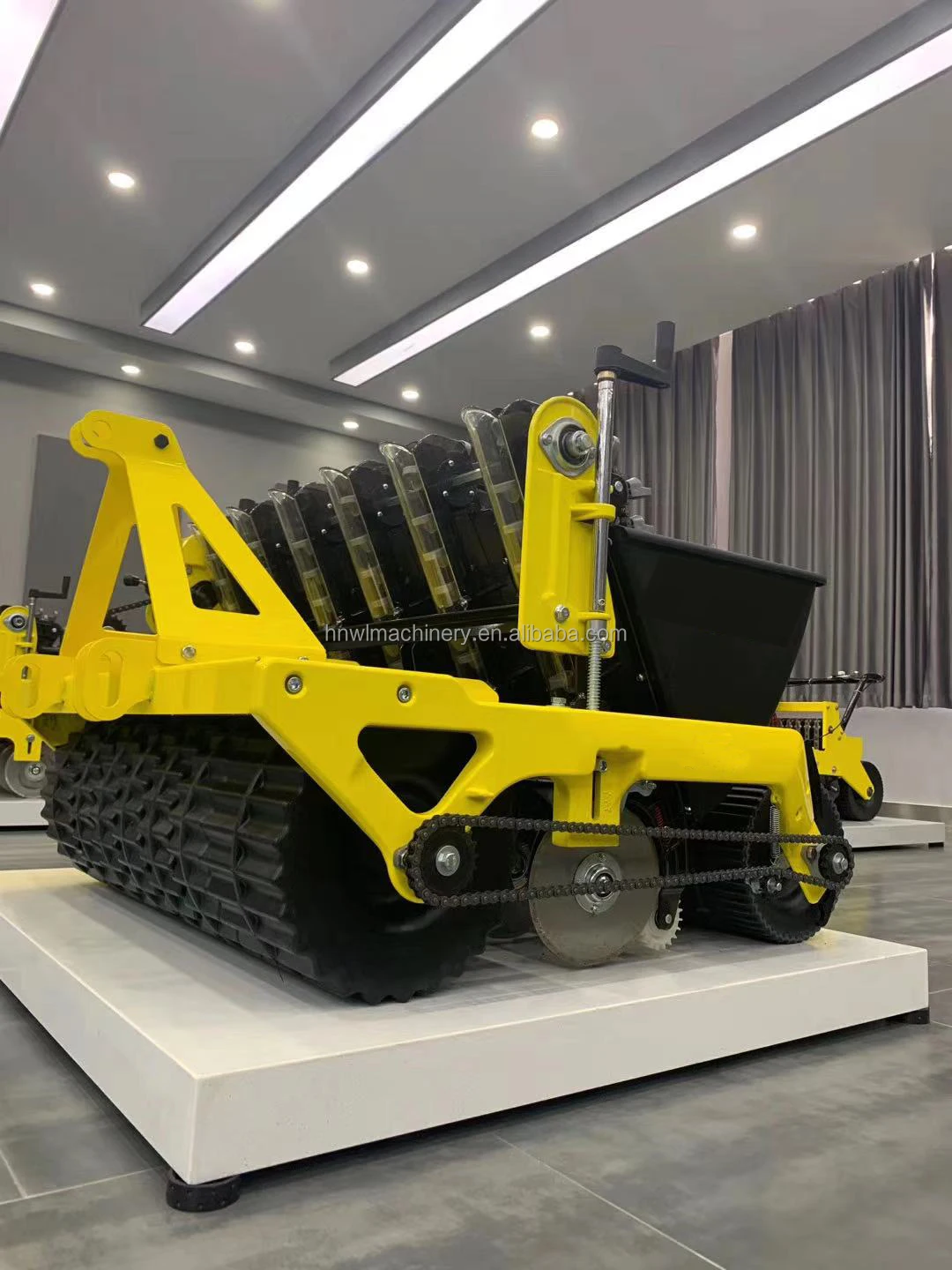 Garlic Seed Planter - Efficient Garlic Planting Machine