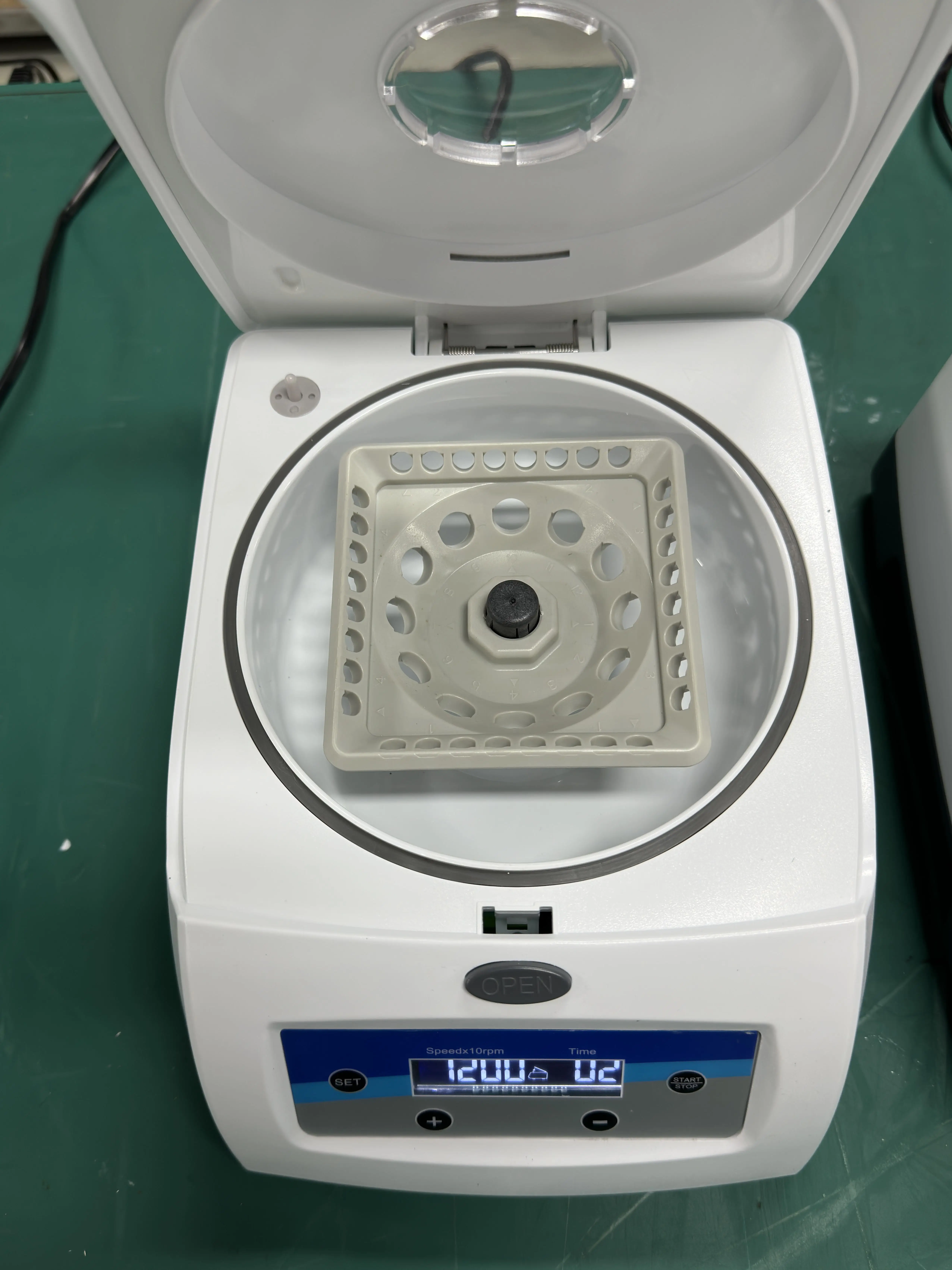 Laboratory Medical Low Noise Capillary Microhematocrit Centrifuge 12000 ...