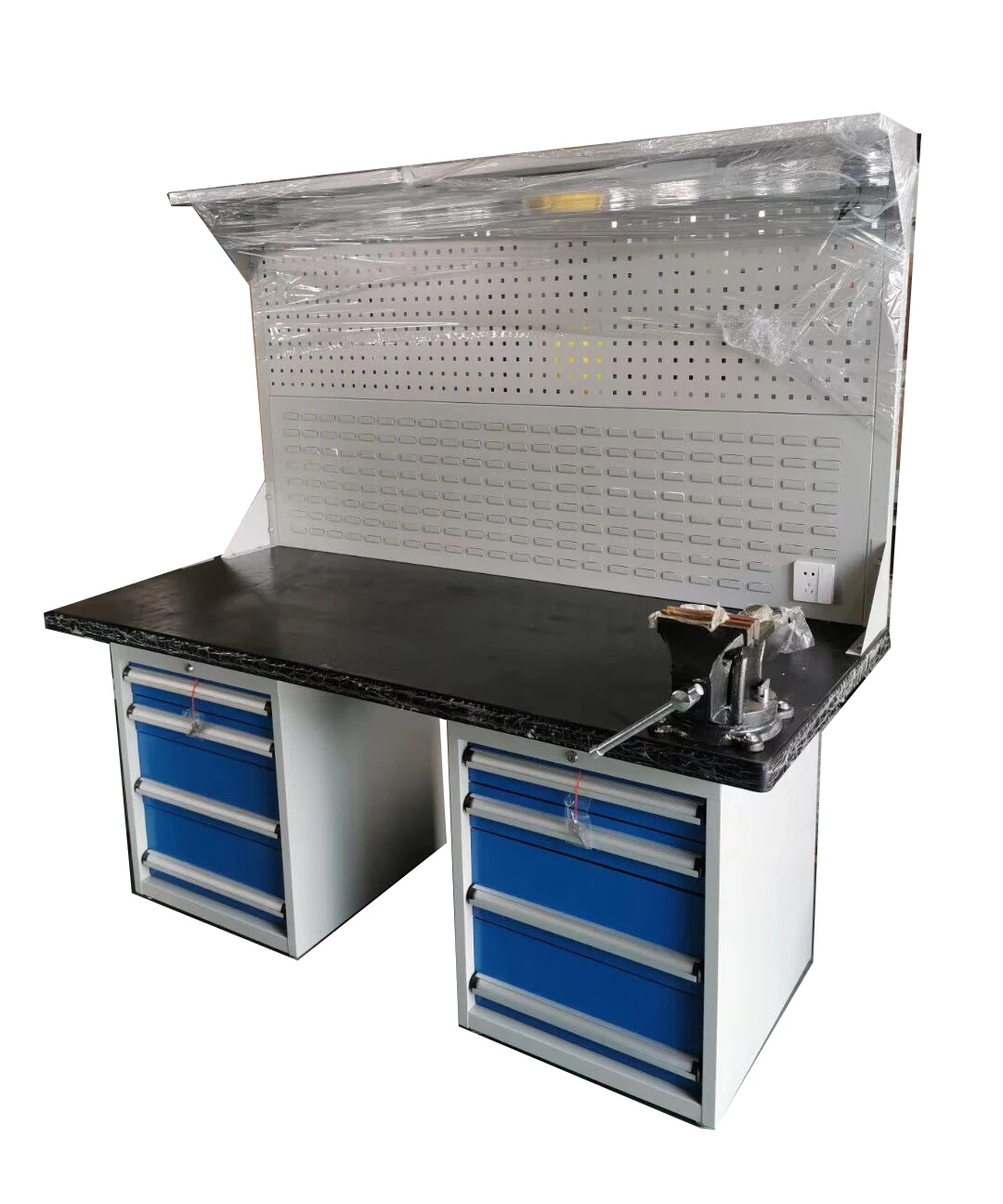 Industrial Workbench - Heavy Duty & Customizable Solutions