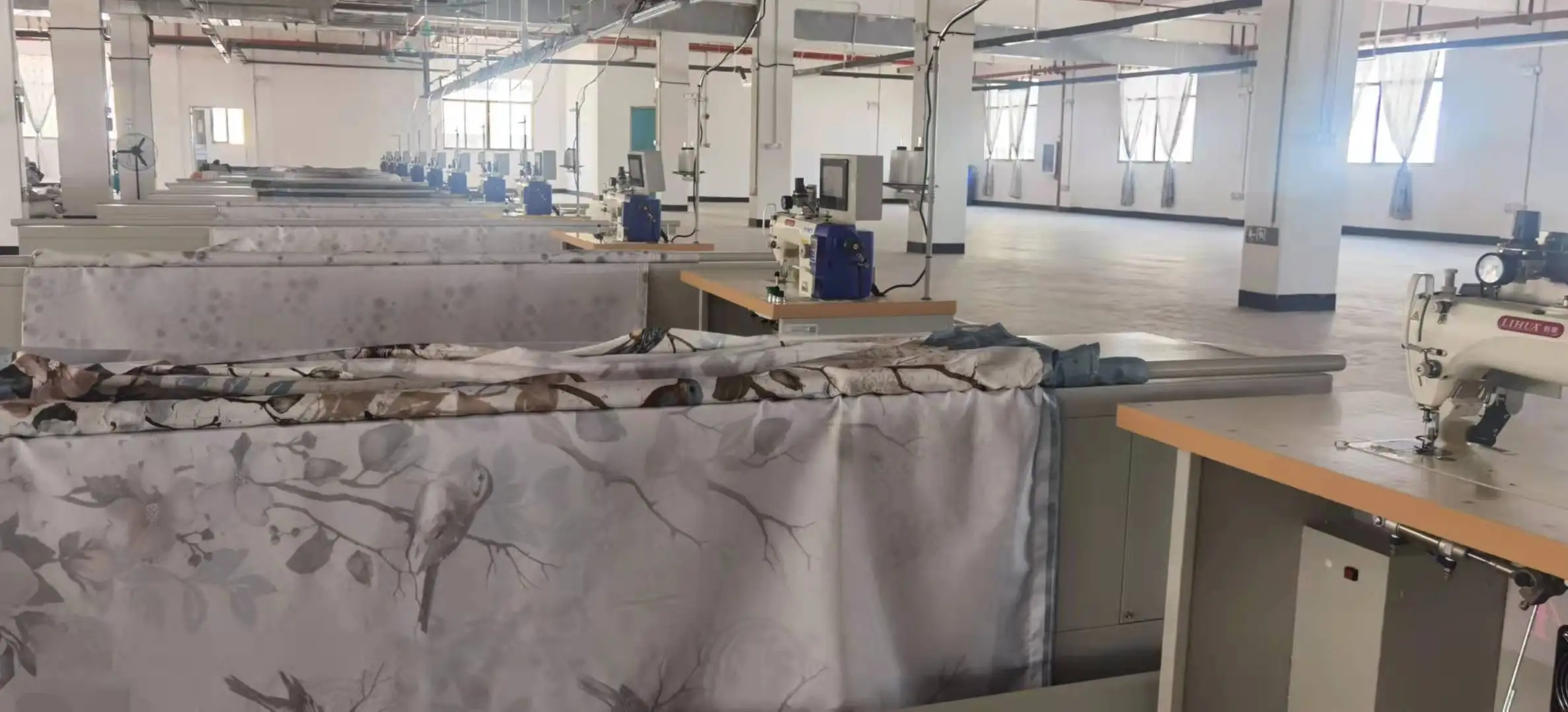 Lihua Automatic Parallel Feeding Synchronous Curtain Hemming Machine ...