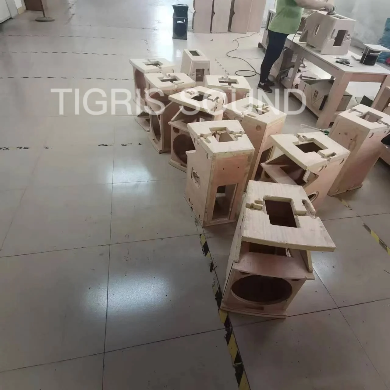 Alibaba.com: Vrx932 12 Inch Line Array Speaker Box, Empty Cabinet for ...