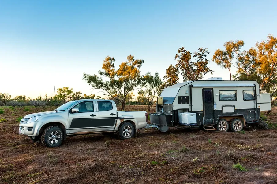 17 Foot Off Road Caravan Trailer | 4-Person Hybrid RV with External ...
