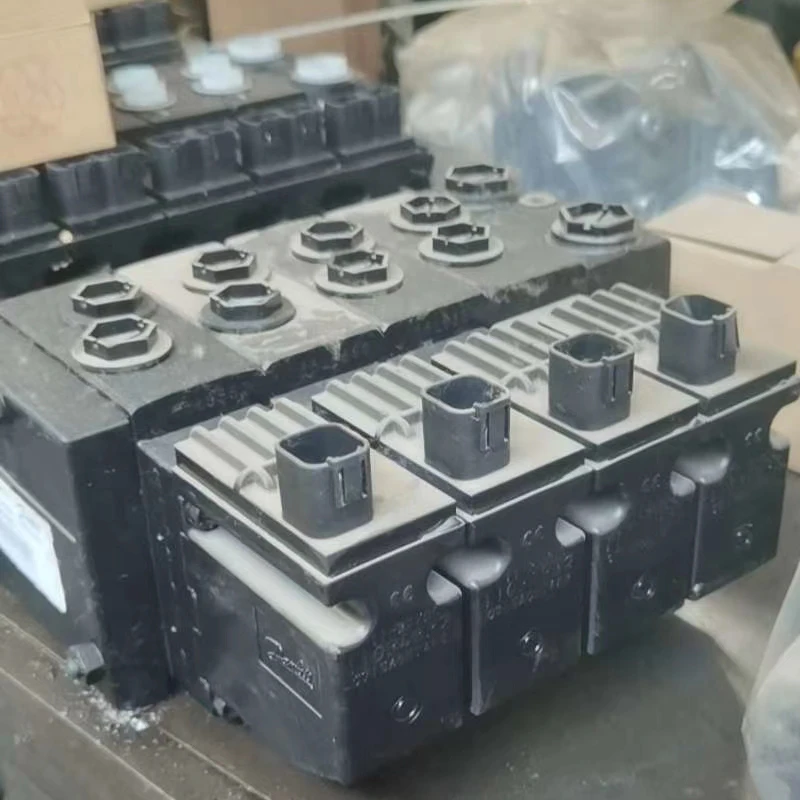 DANFOSS Proportional Multi-Way Valve PVG32-1 (12V) 157F3130