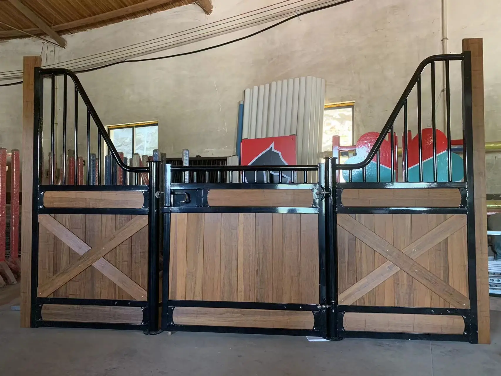 Luxury Moveable Horse Stable Box Heavy Duty Weather-Proof Prefab Shelter for Professional ...