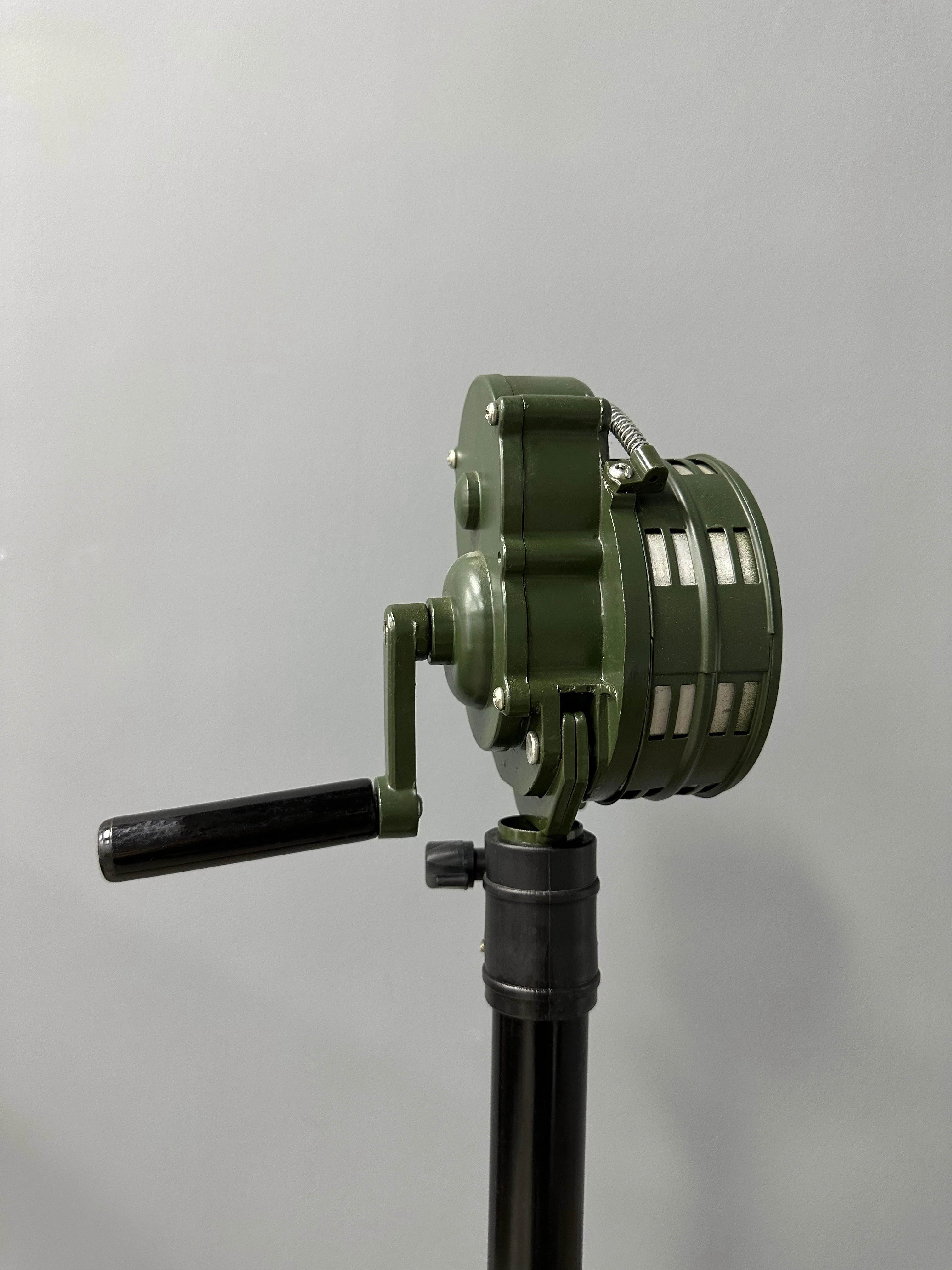 Metal Hand Crank Siren,Loud Air Raid Siren With Foldable Tripod Stand ...