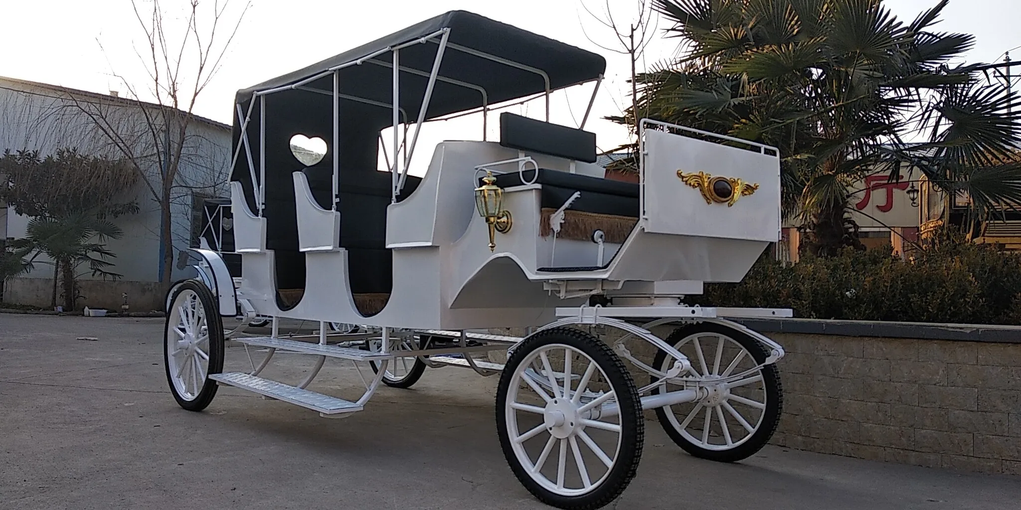 Cheap Price Horseless 12 Seats Electric Sightseeing Chuck Wagon Carriage