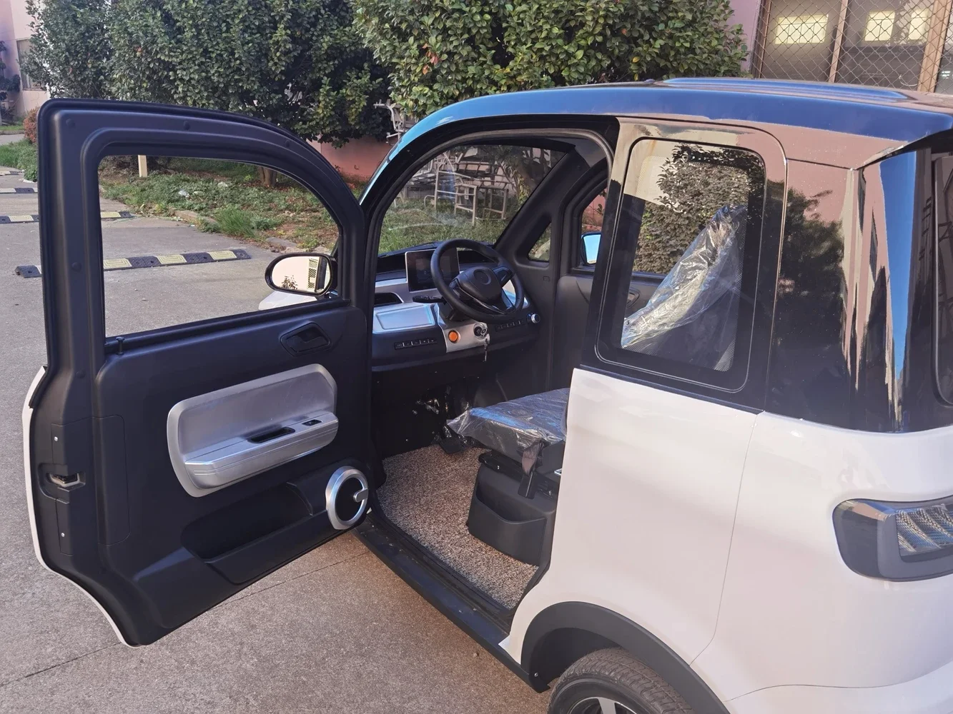 Eec Coc Approved Fully Enclosed Vehicle Low Price Electric Car Mini New ...