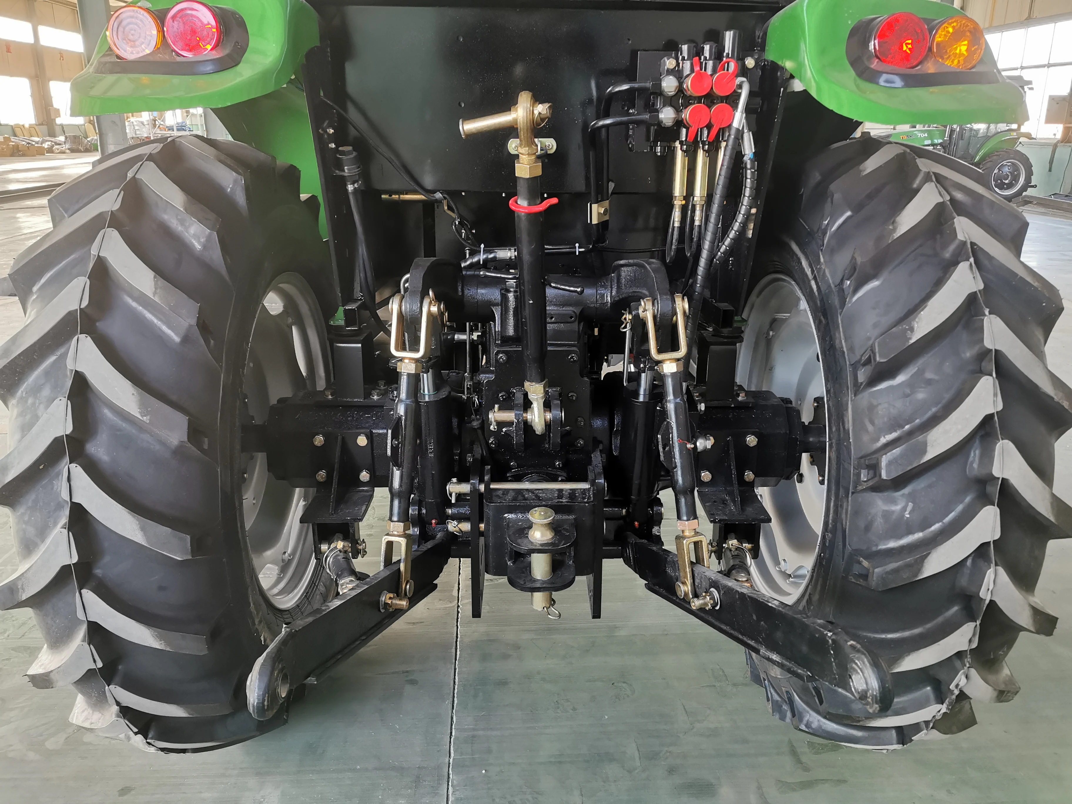 Four Wheel Drive 100HP Farm Tractor with Cabin for Agriculture