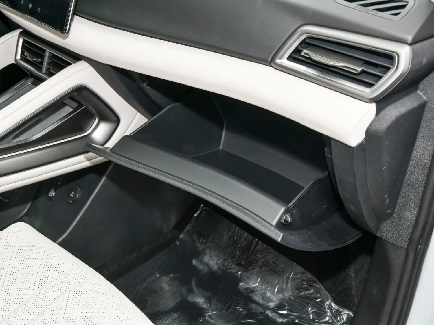 BYD Yuan UP 401km - Efficient Electric Vehicle for 2024