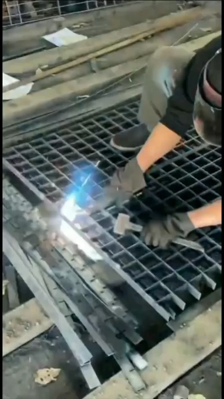 Hot Dipped Galvanized 25x5mm Drainage Gutter With Grating Cover - Buy ...