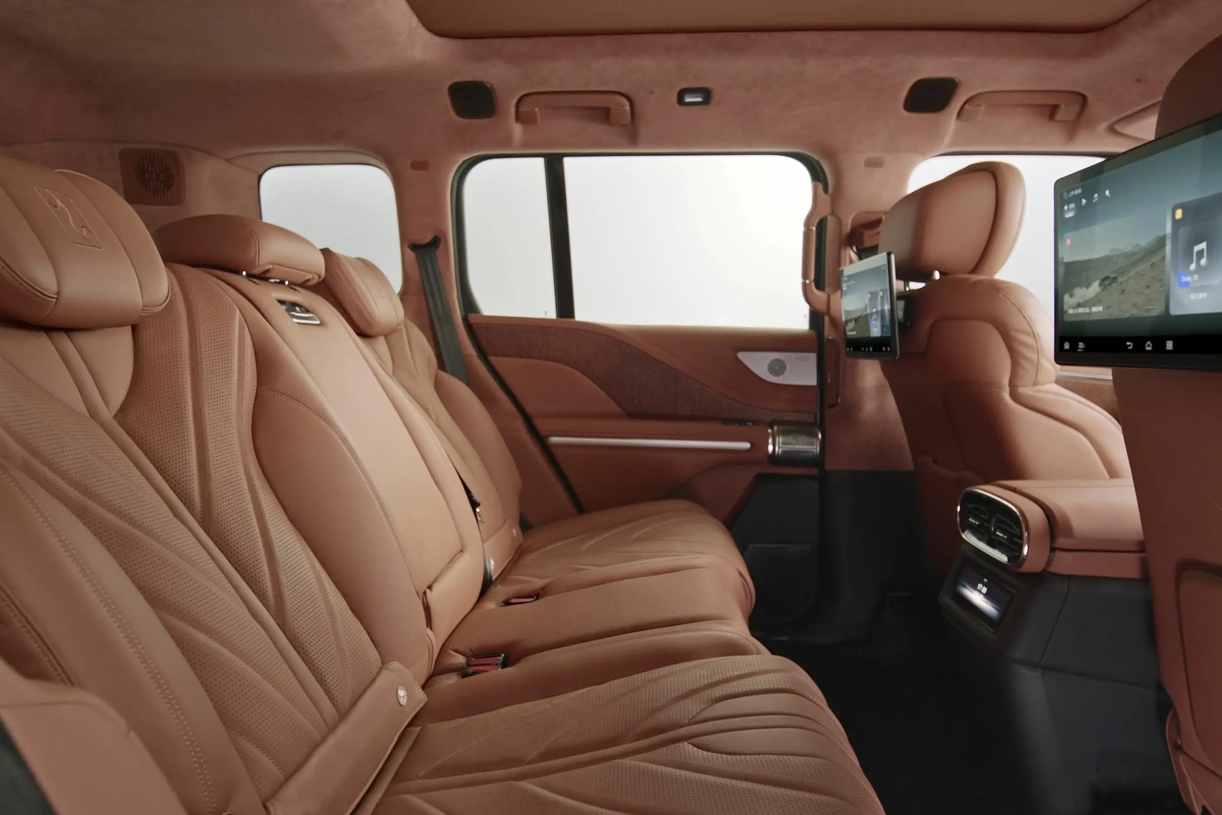 BYD Yangwang U8 EV Car - Luxury SUV with off-Road Capabilities