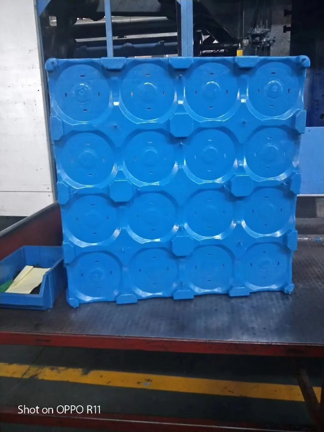 Stacking 5 Gallon Plastic Water Bottle Pallet Lypallets 1100*1100*140mm ...