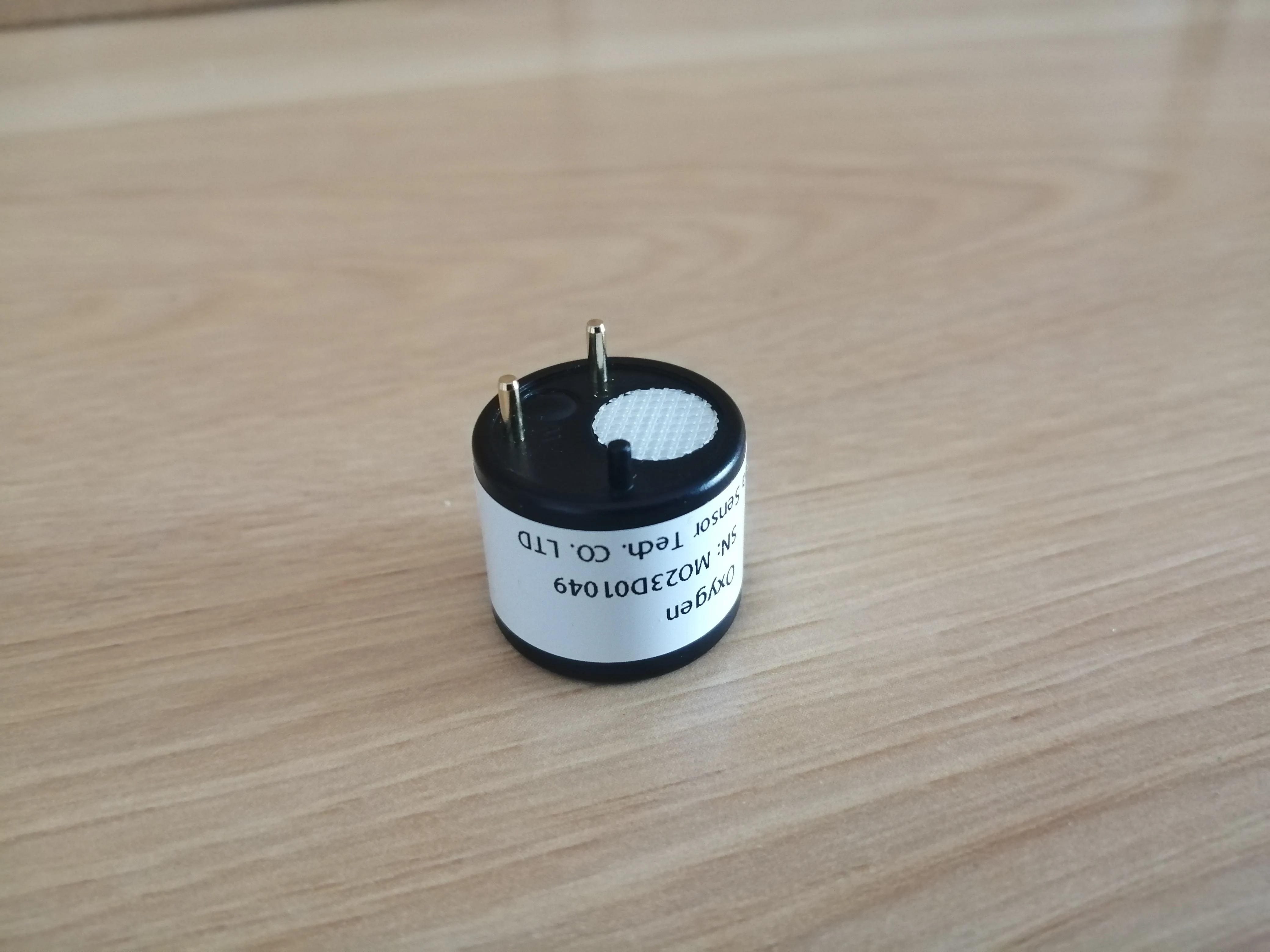 Stable, Low Price Electrochemical Oxygen Sensor for O2 Monitoring