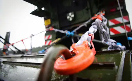 6mm And 8mm Red White Yellow Black Safety Plastic Chain - Buy Plastic ...