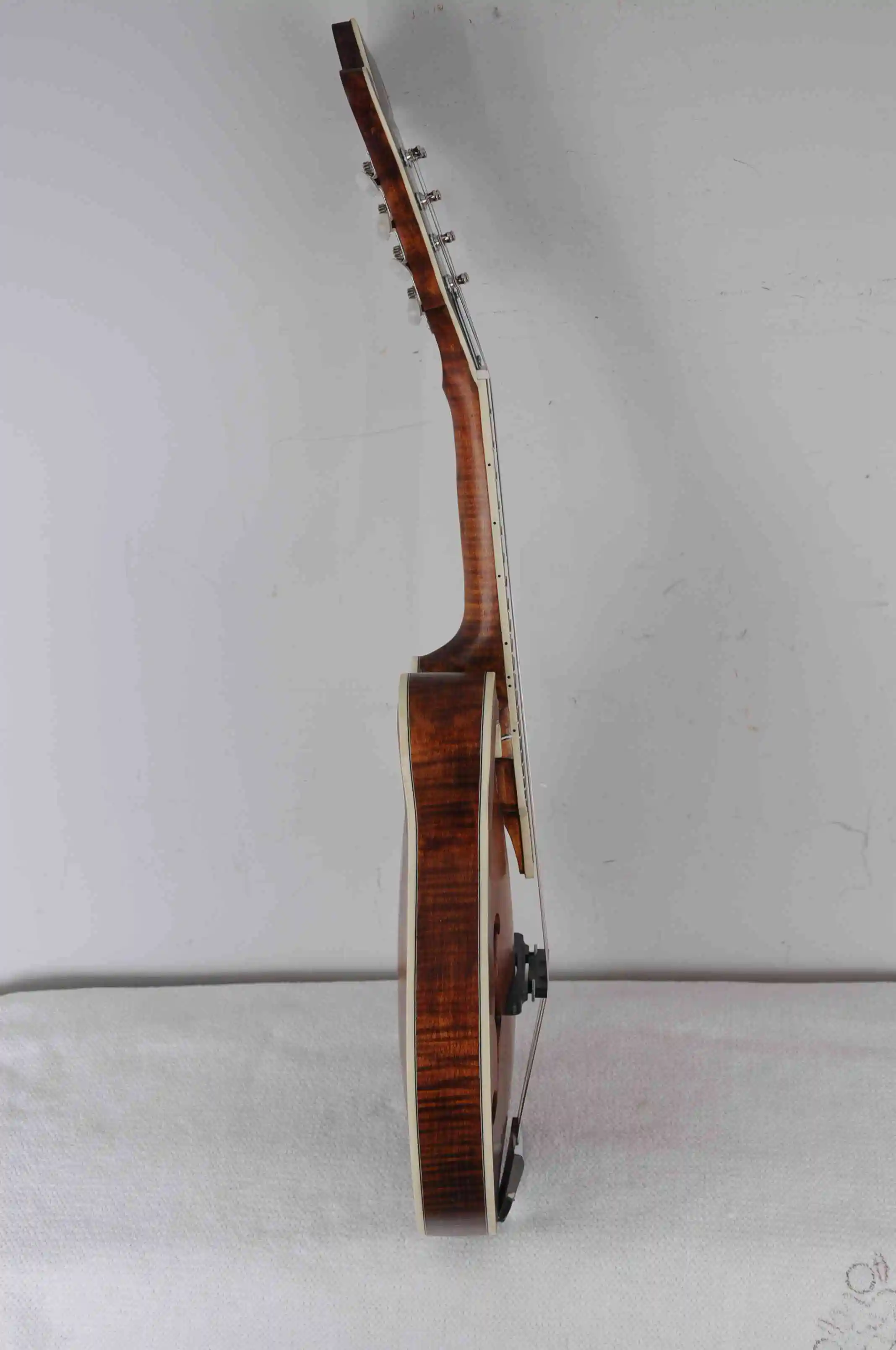 Hand-rubbed Oil Finish F-Style Mandolin (AM90F) by Aileen