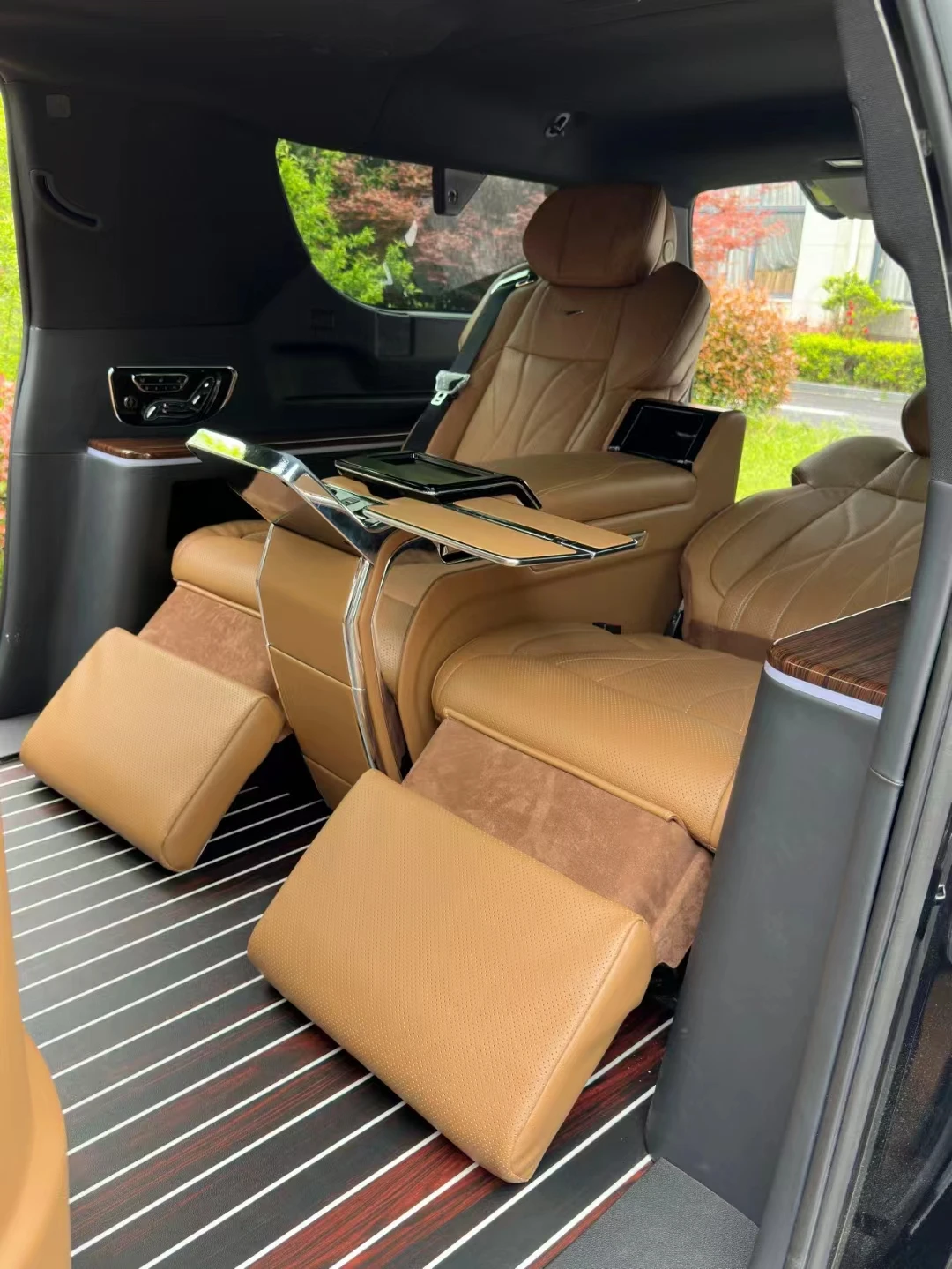 Escalade Interior Upgrade Kit Luxury Design VIP Seat With Partition TV ...