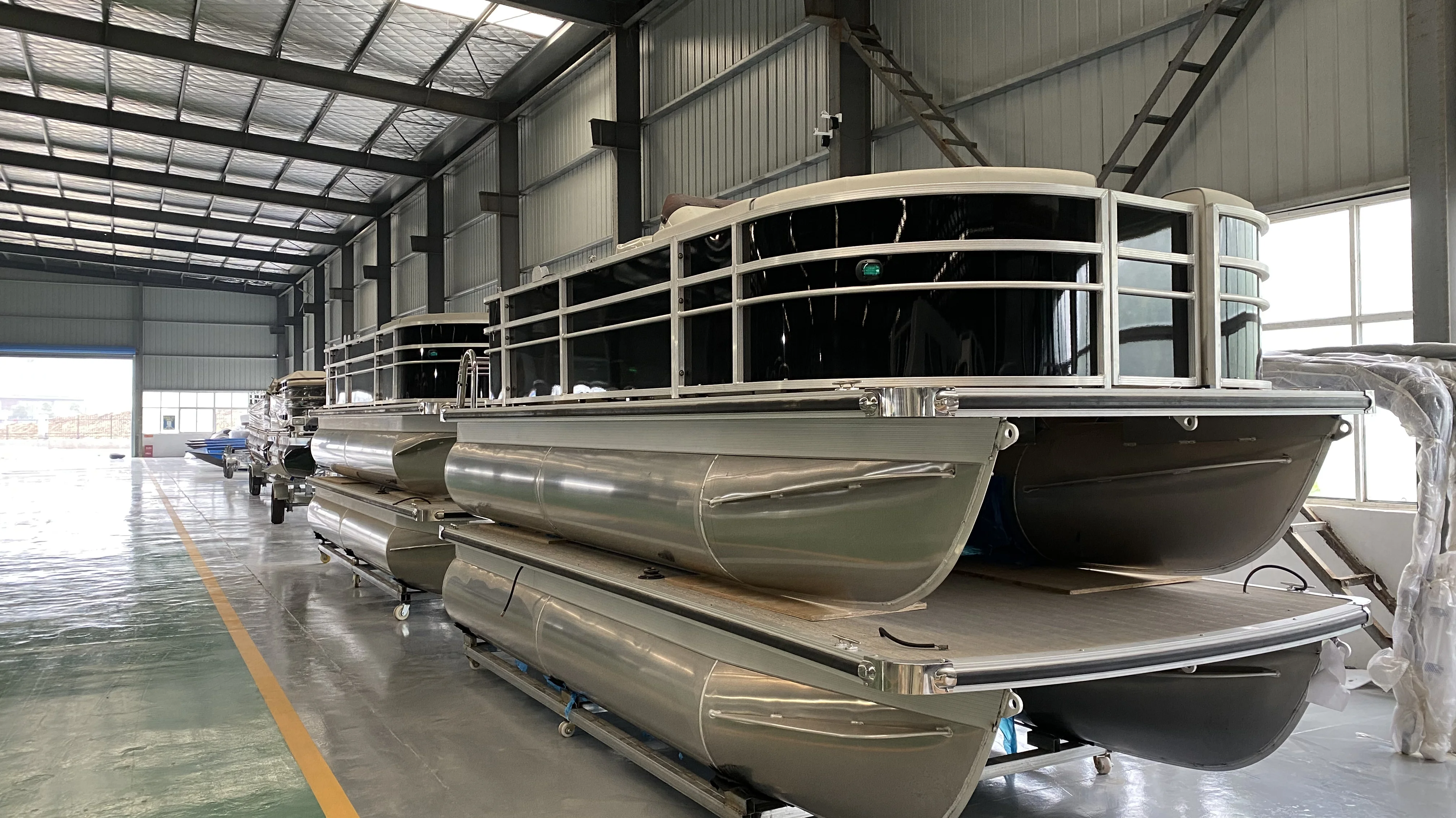 Factory Whole Sale High Quality Lake and River Entertainment Luxury ...